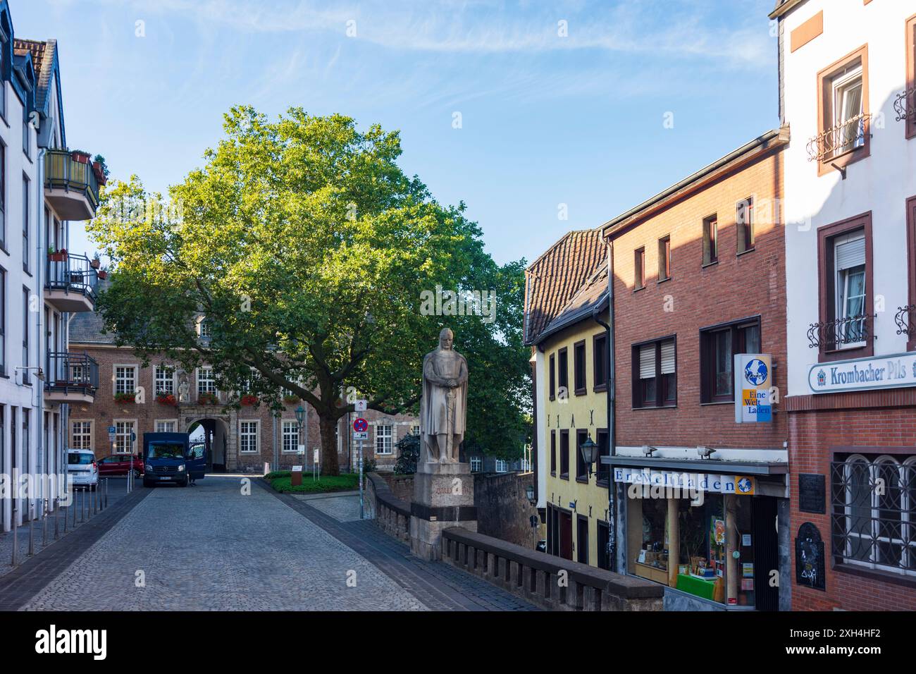 Mönchengladbach: Old Town, alley Abteiberg, Balderich von Friaul ...