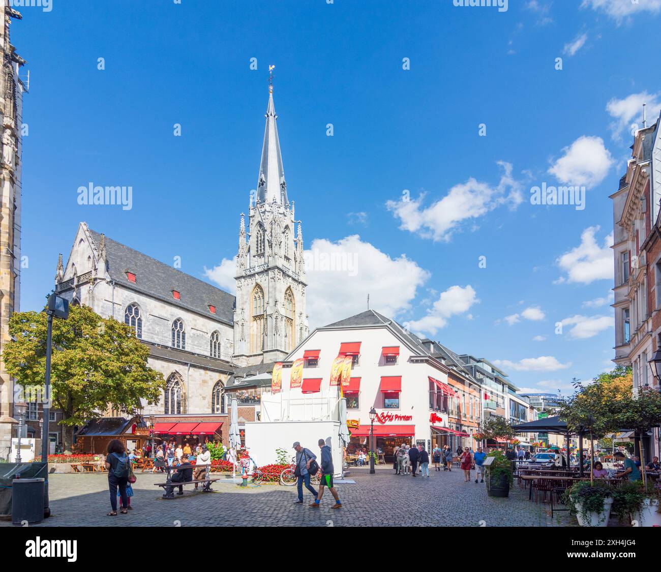 Aachen: church St. Foillan, square Münsterplatz, open air restaurant in ...