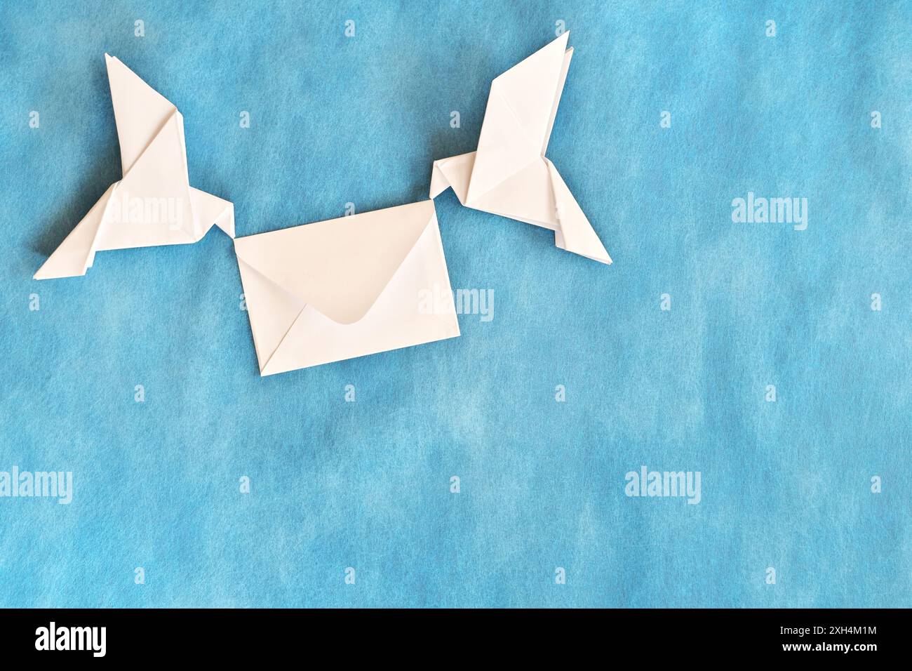 Two white dove carrying white envelope in blue background. Wedding ...