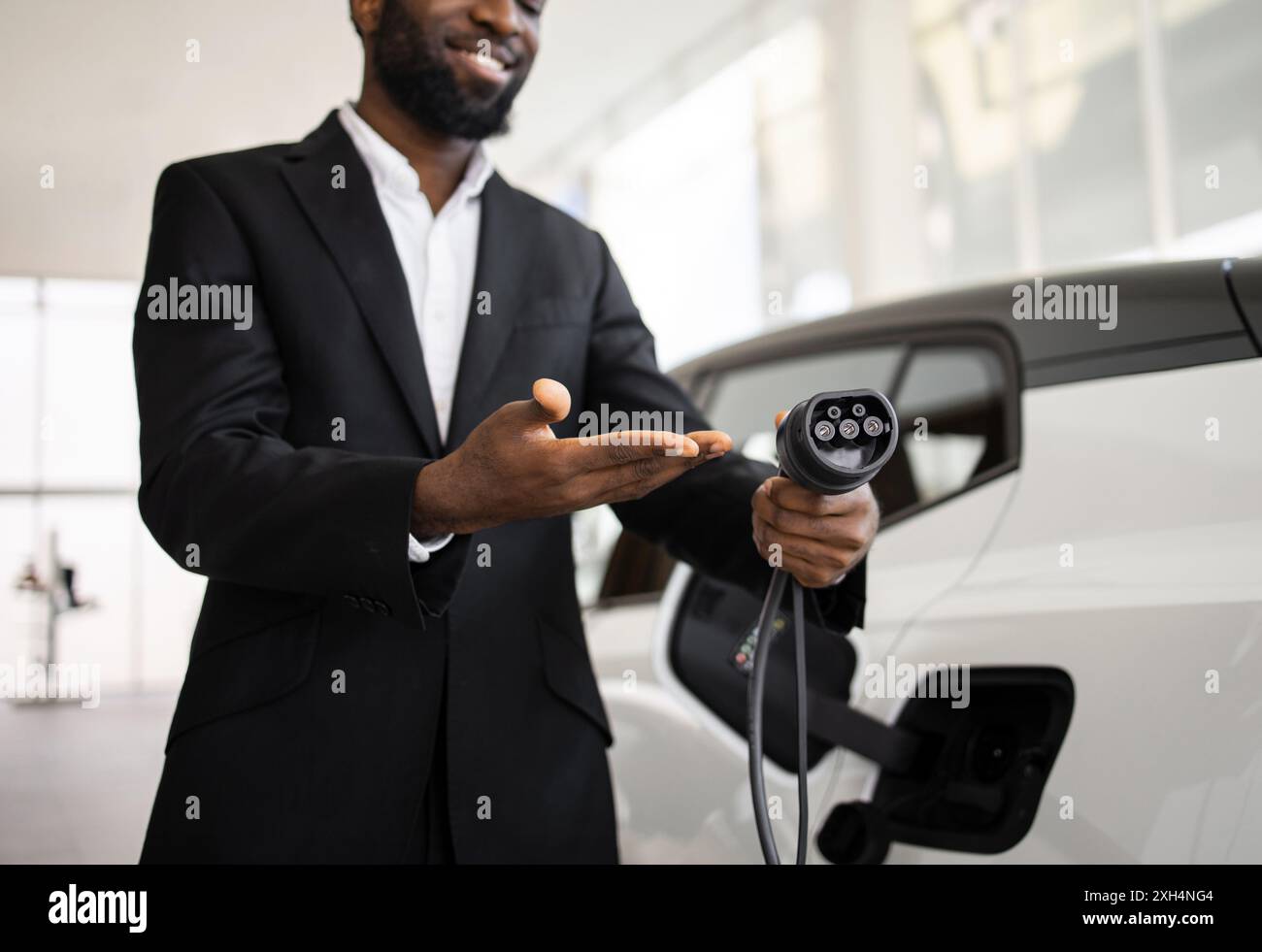 Dealer selling electric SUV in modern car dealership Stock Photo - Alamy