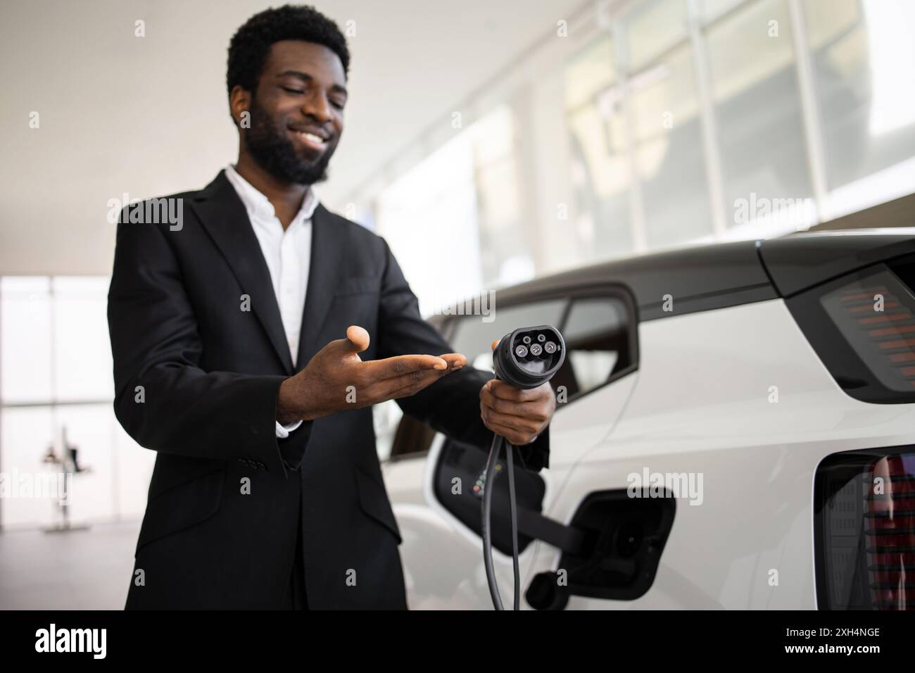 Dealer selling electric SUV in modern car dealership Stock Photo - Alamy