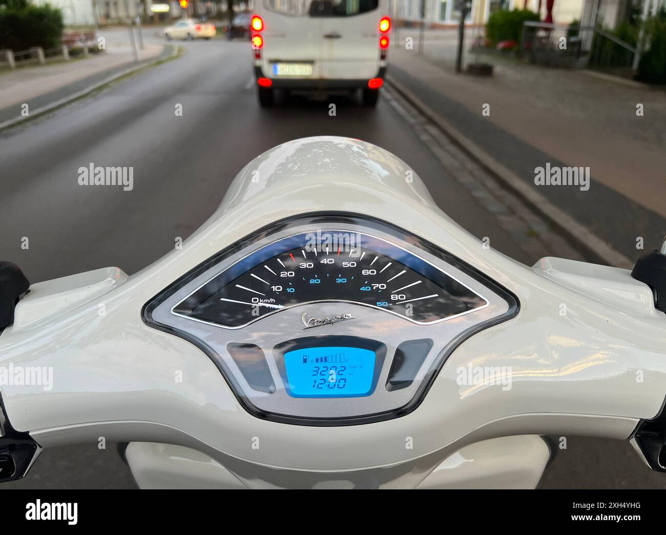 Tacho Vespa Moped Straßenverkehr *** Speedometer Vespa moped road ...