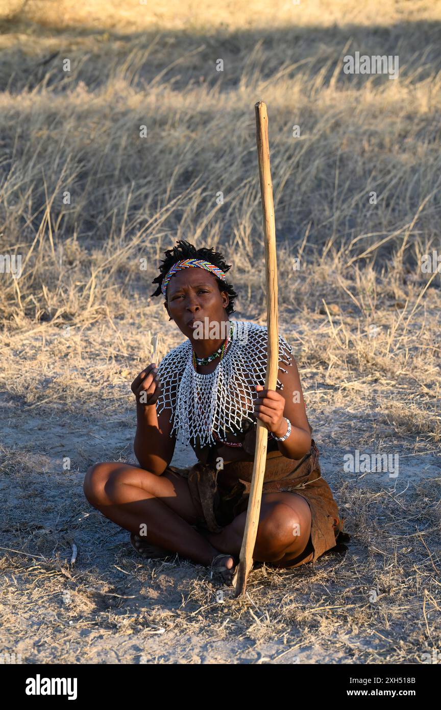 San hunter gatherers hi-res stock photography and images - Alamy