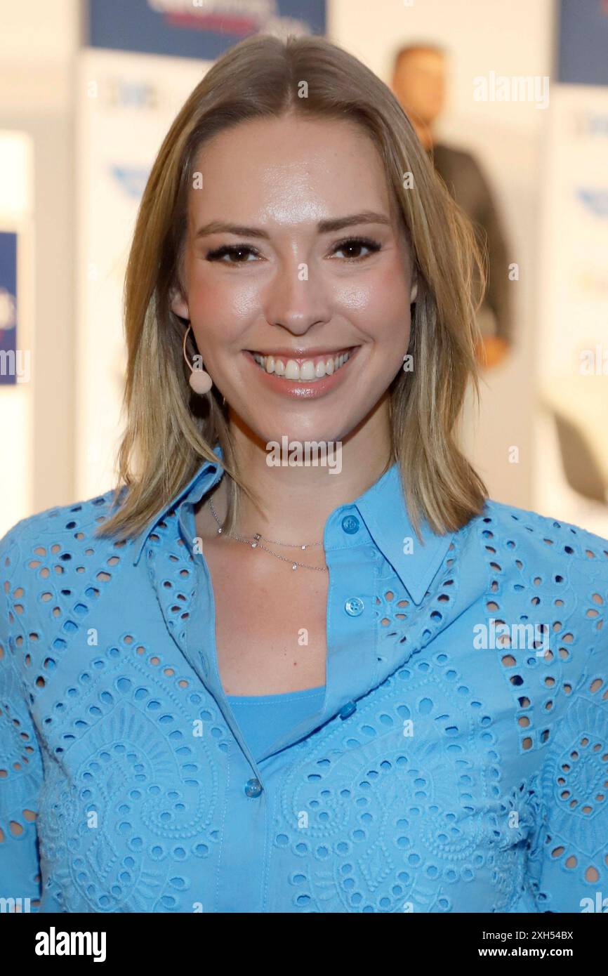 Jounralistin hi-res stock photography and images - Alamy