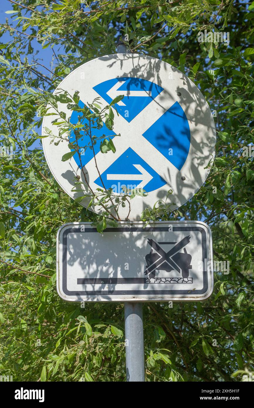 Absolute no stopping sign hi-res stock photography and images - Alamy