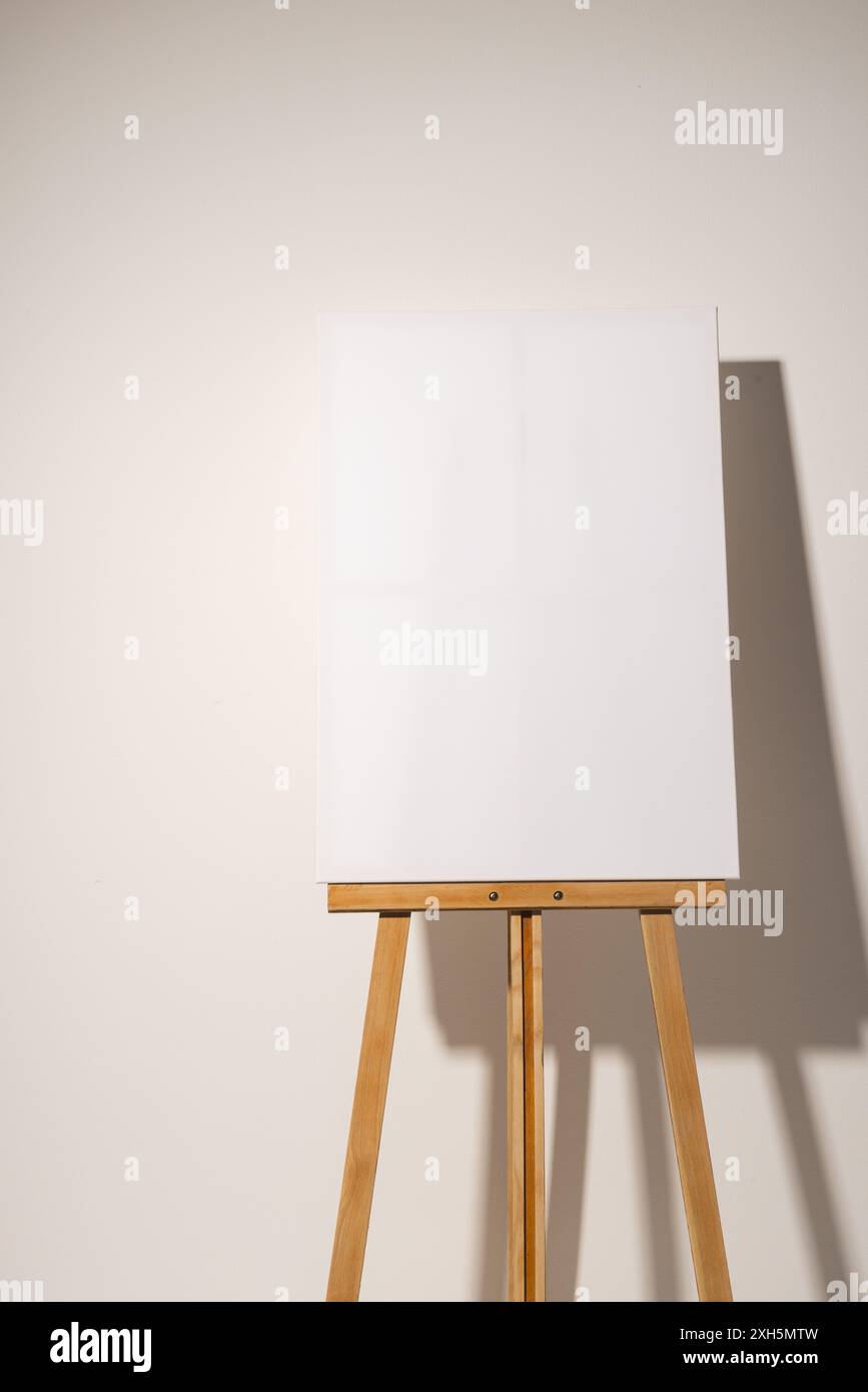 Easel mounted canvas hi-res stock photography and images - Alamy