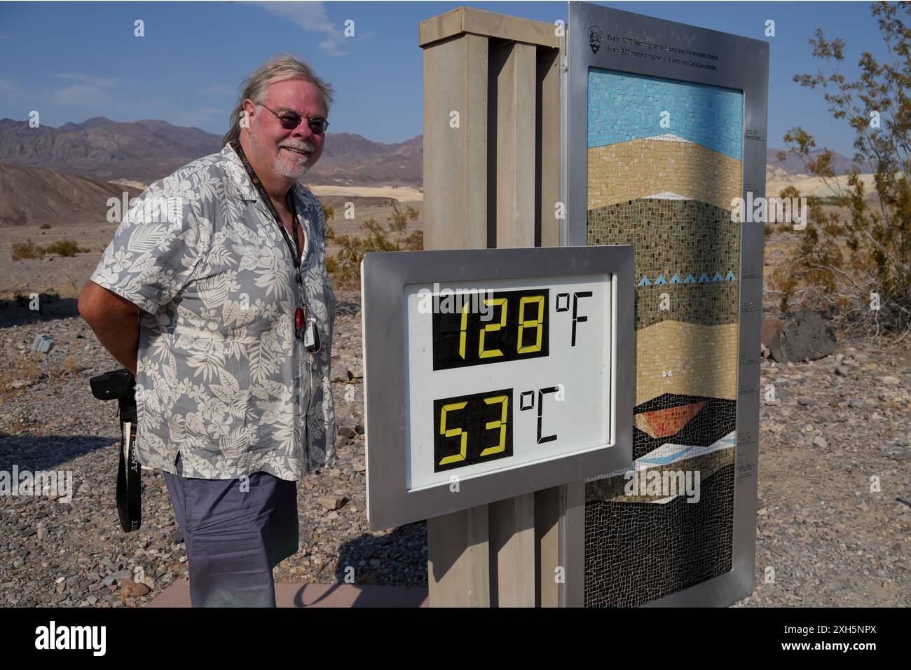 Jay Christensen of Sherman Oaks, Calif. poses with the thermometer at ...