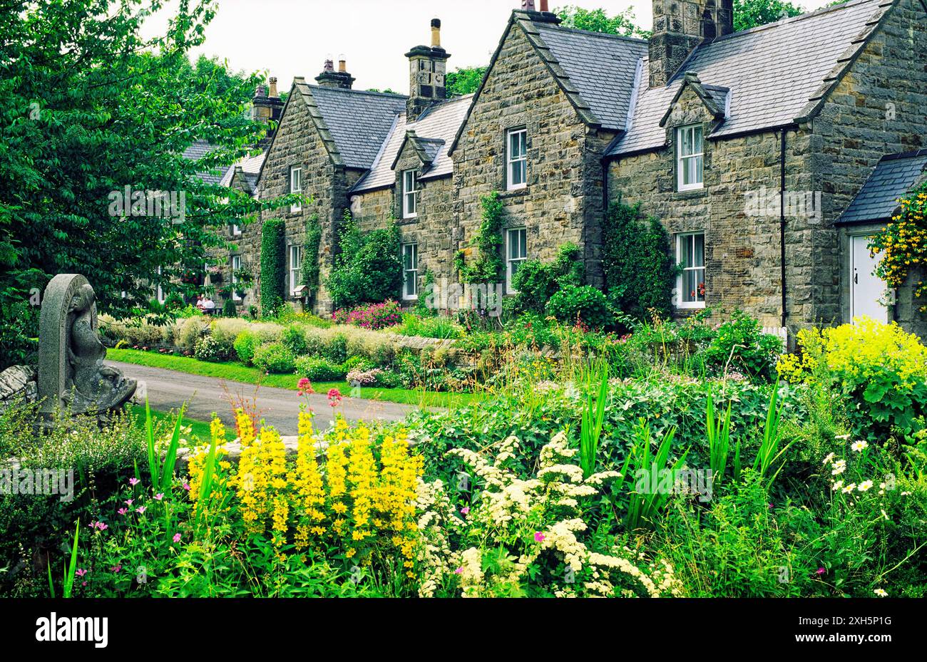The village of Cambo, Northumberland, England. Gardens and old stone ...