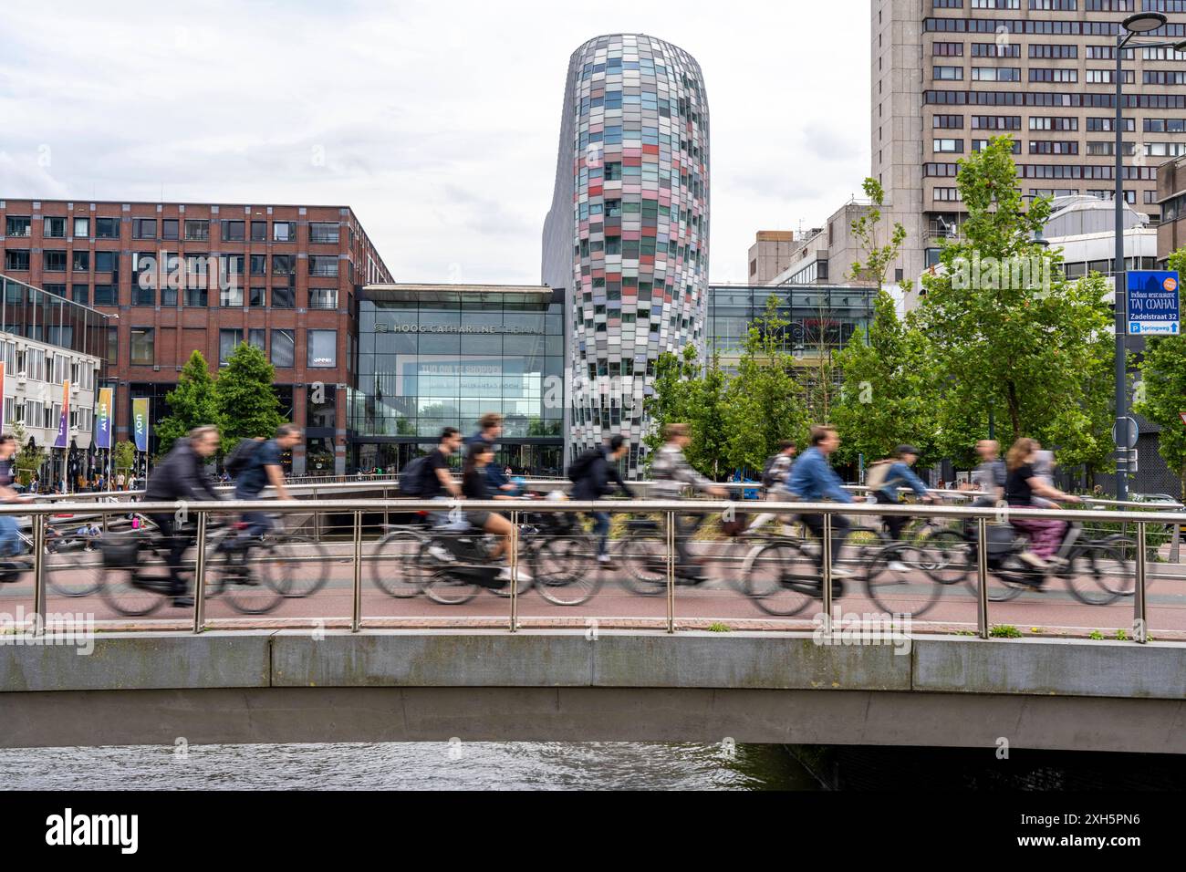 Zentraler Radweg auf dem Vredenburgviaduct, am Einkaufszentrum Hoog ...