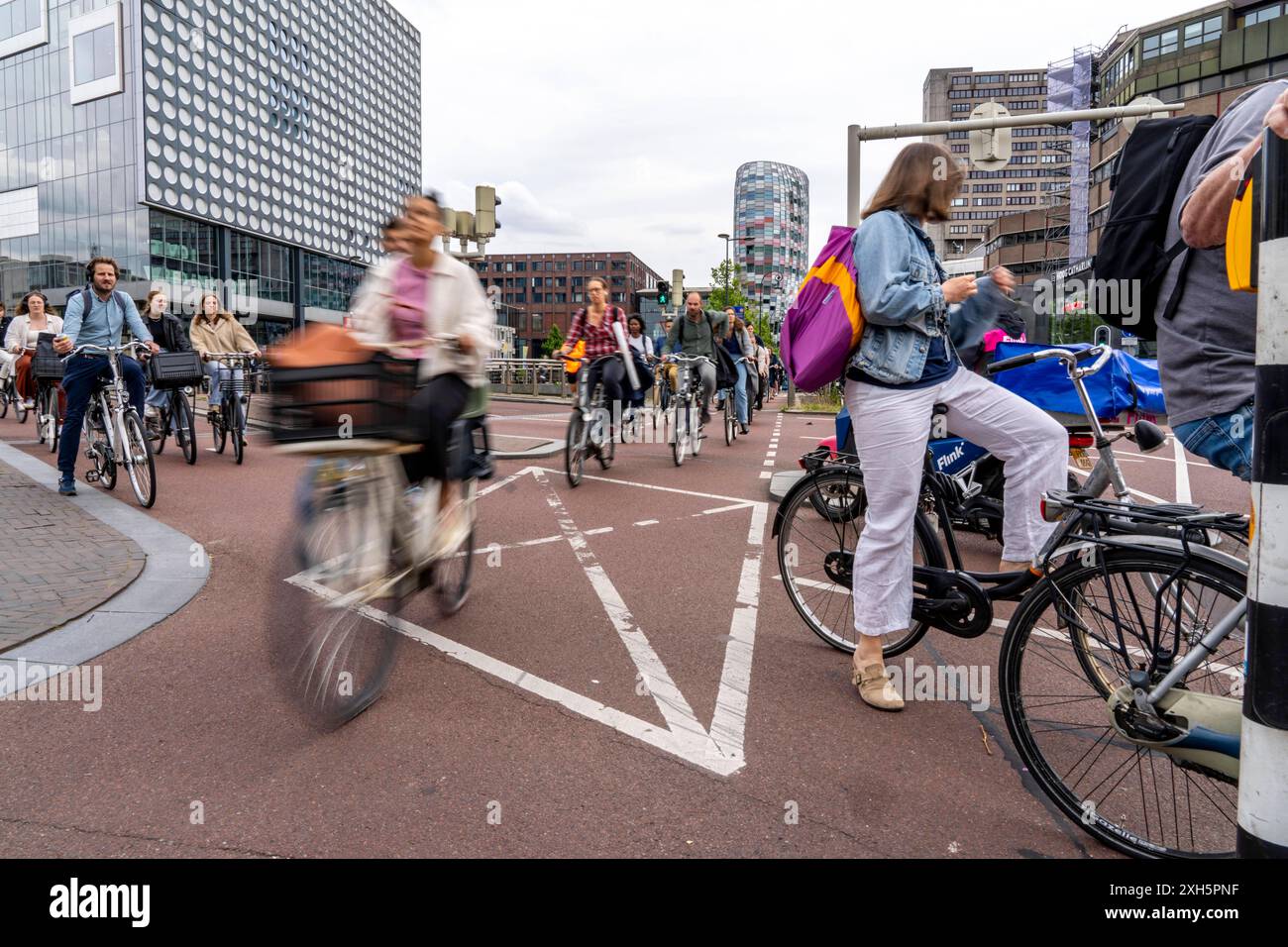 Zentraler Radweg auf dem Vredenburgviaduct, am Einkaufszentrum Hoog ...