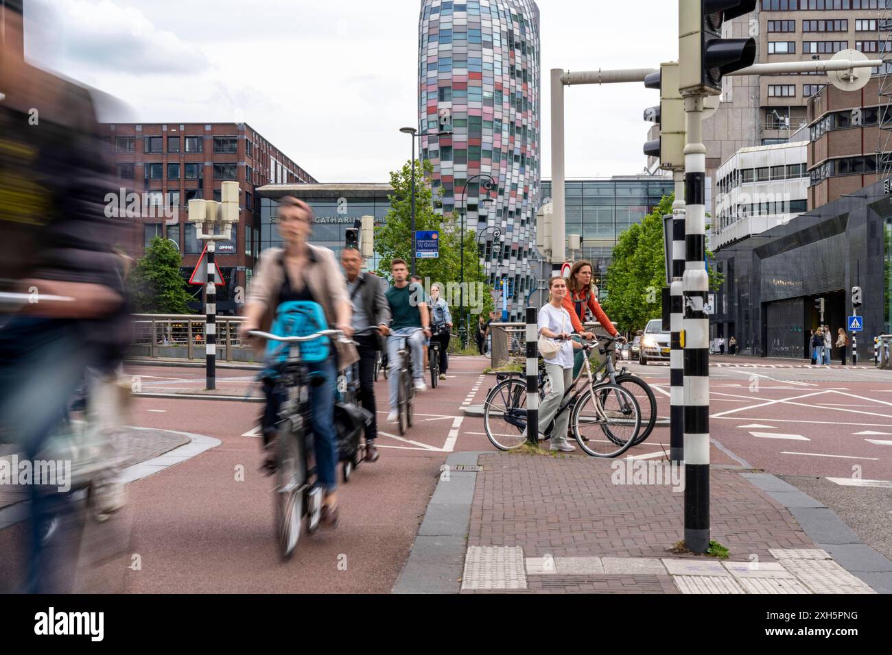 Zentraler Radweg auf dem Vredenburgviaduct, am Einkaufszentrum Hoog ...