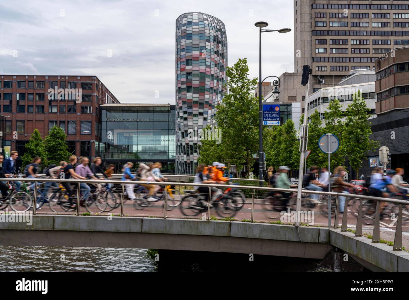 Zentraler Radweg auf dem Vredenburgviaduct, am Einkaufszentrum Hoog ...