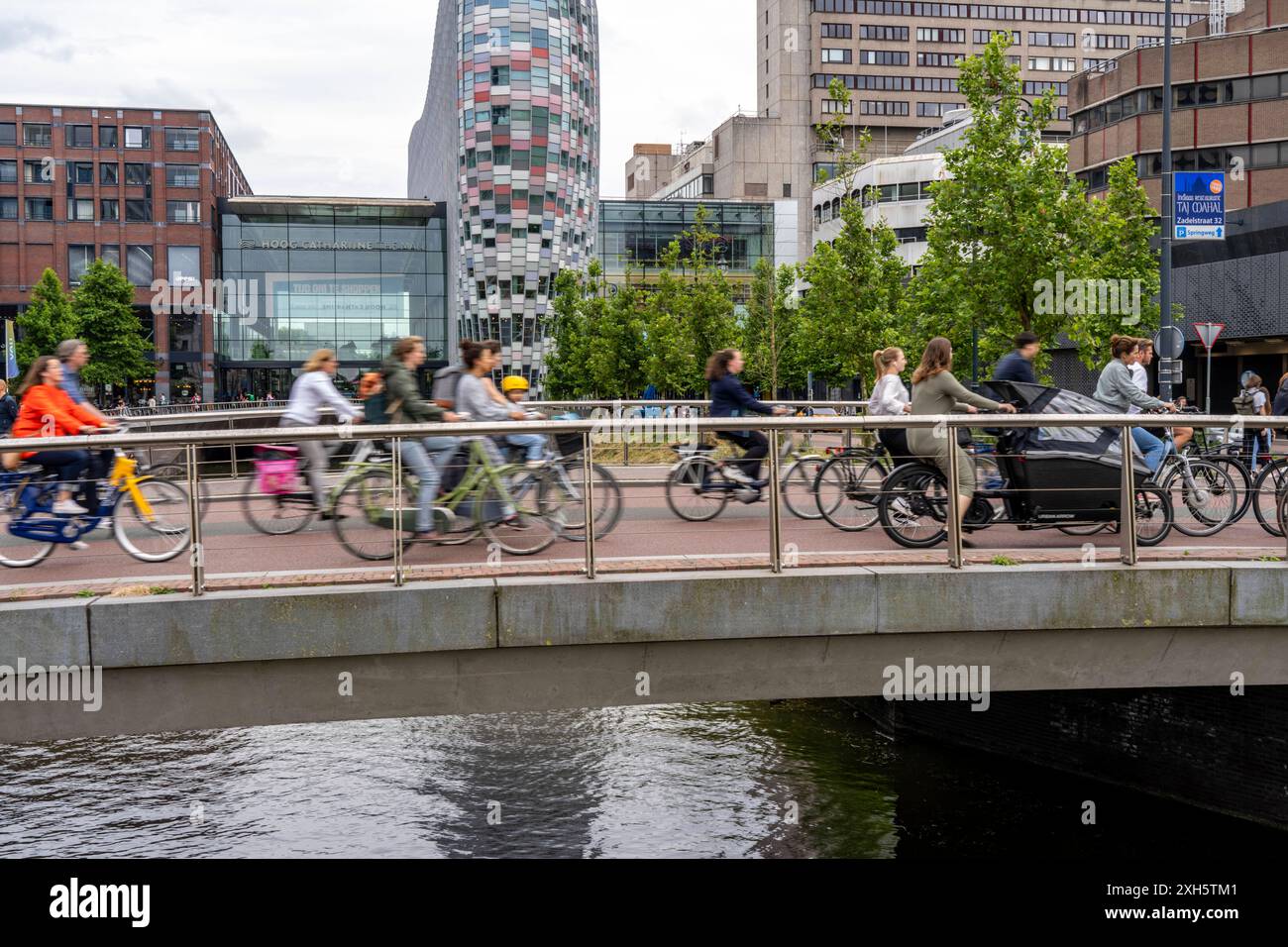 Zentraler Radweg auf dem Vredenburgviaduct, am Einkaufszentrum Hoog ...