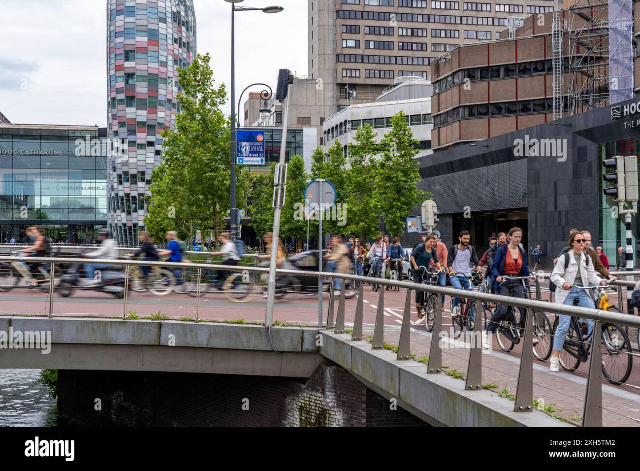 Zentraler Radweg auf dem Vredenburgviaduct, am Einkaufszentrum Hoog ...