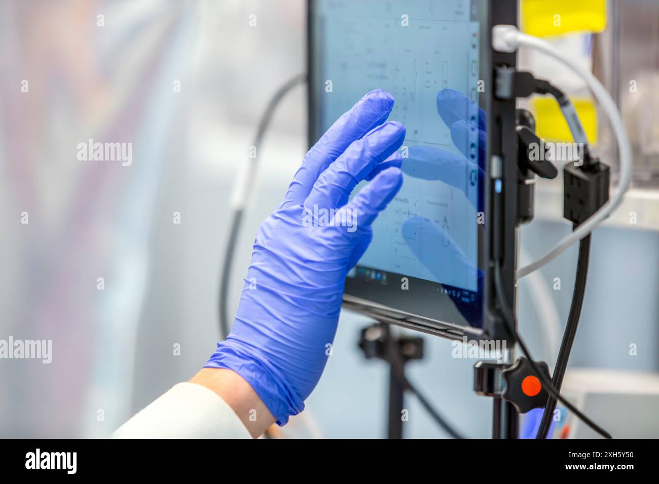 Test lab equipment hi-res stock photography and images - Alamy
