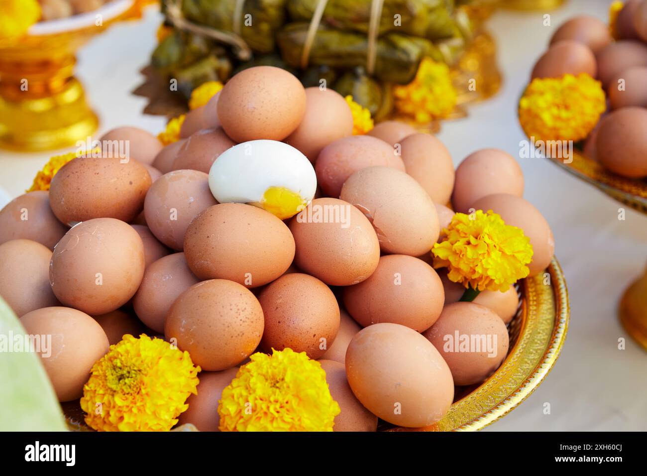 Egg yolk flower cooking hi-res stock photography and images - Alamy