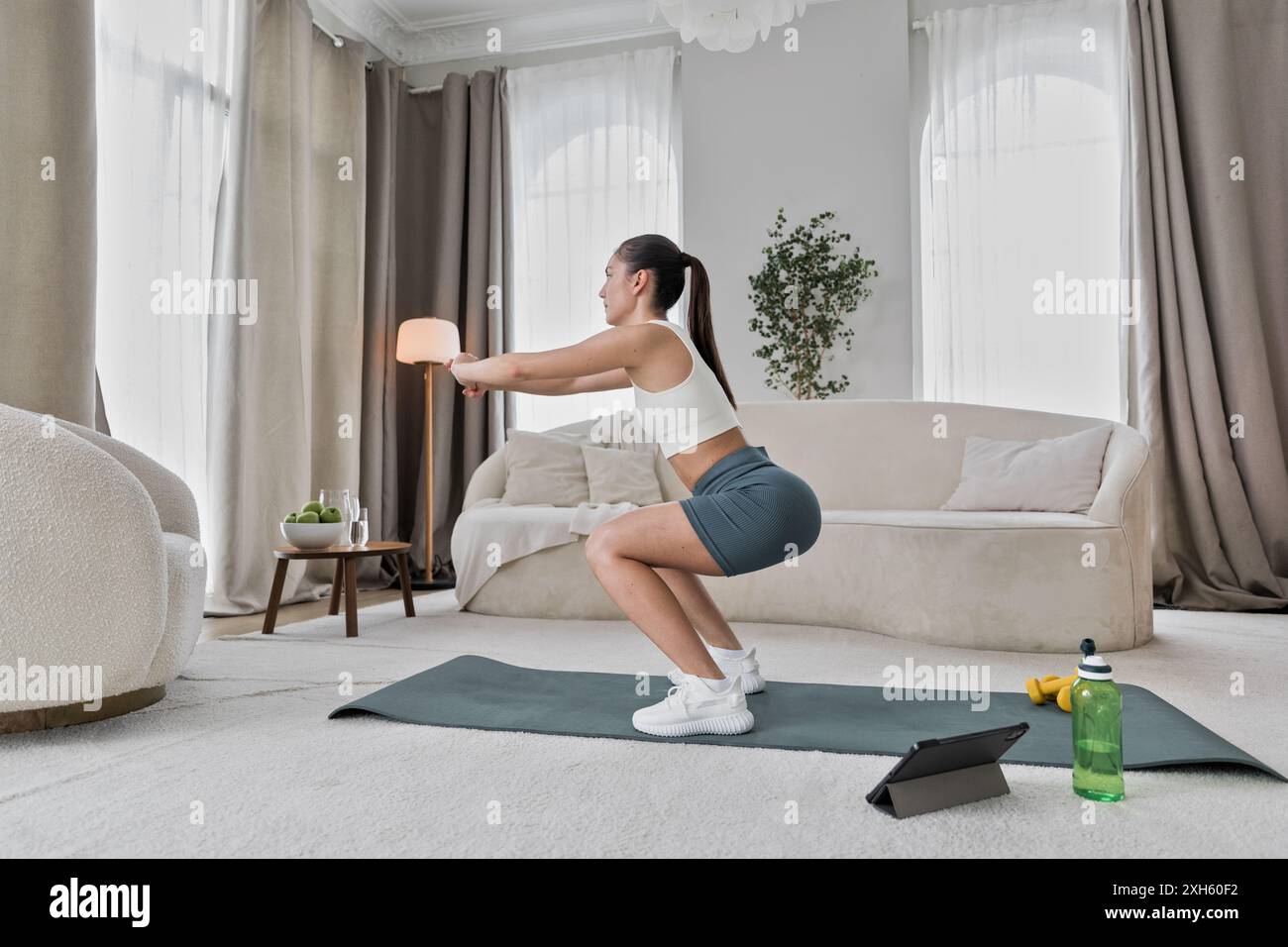 Squat exercises hi-res stock photography and images - Alamy