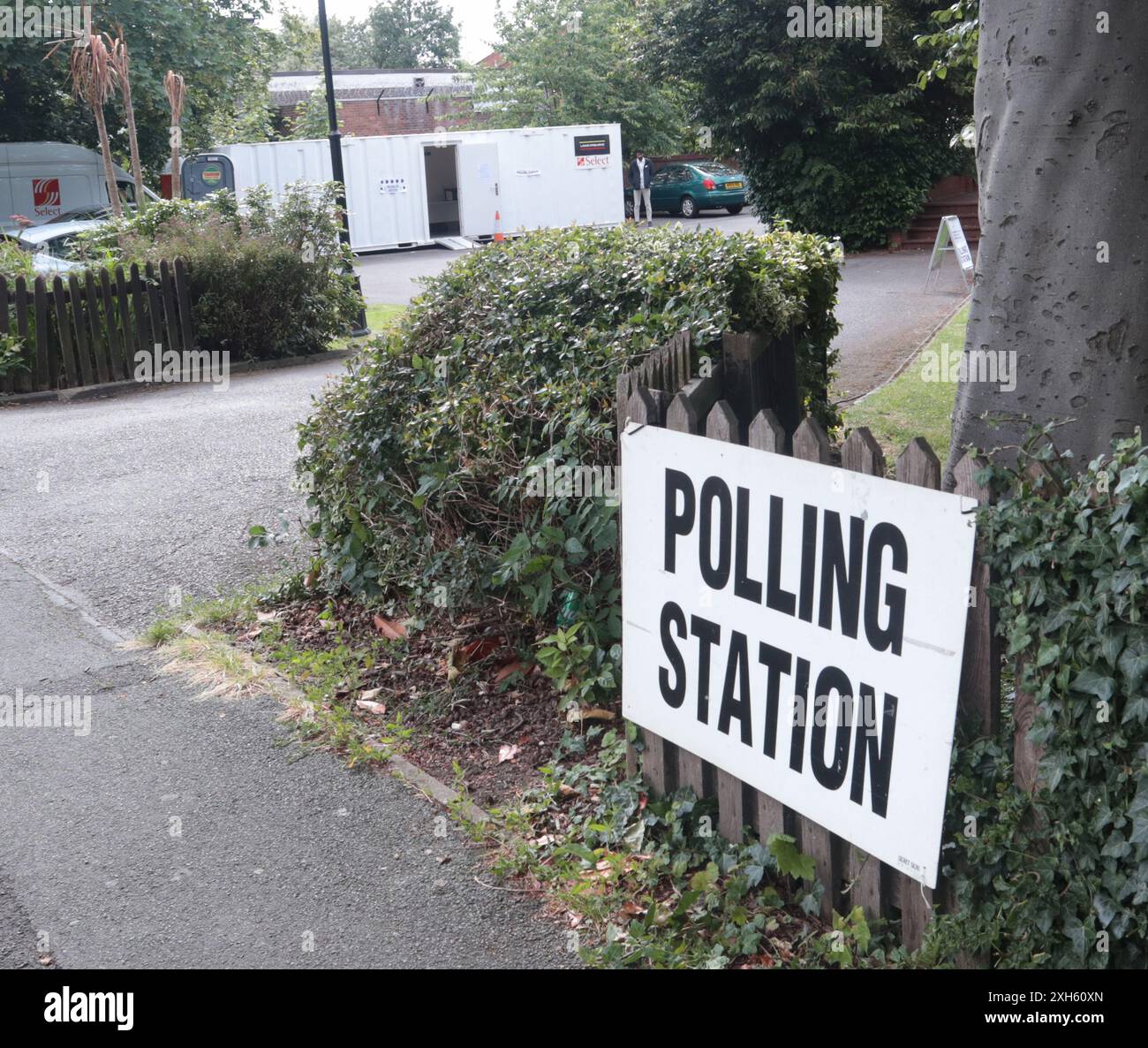 Outside voter polling station hi-res stock photography and images - Alamy