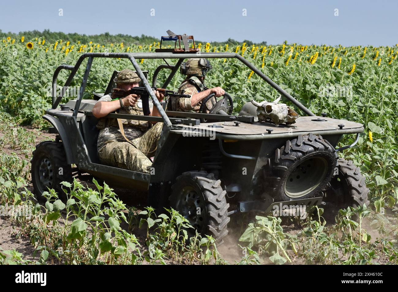 Ukrainian soldiers from the evacuation team of 65th Separate Mechanized ...