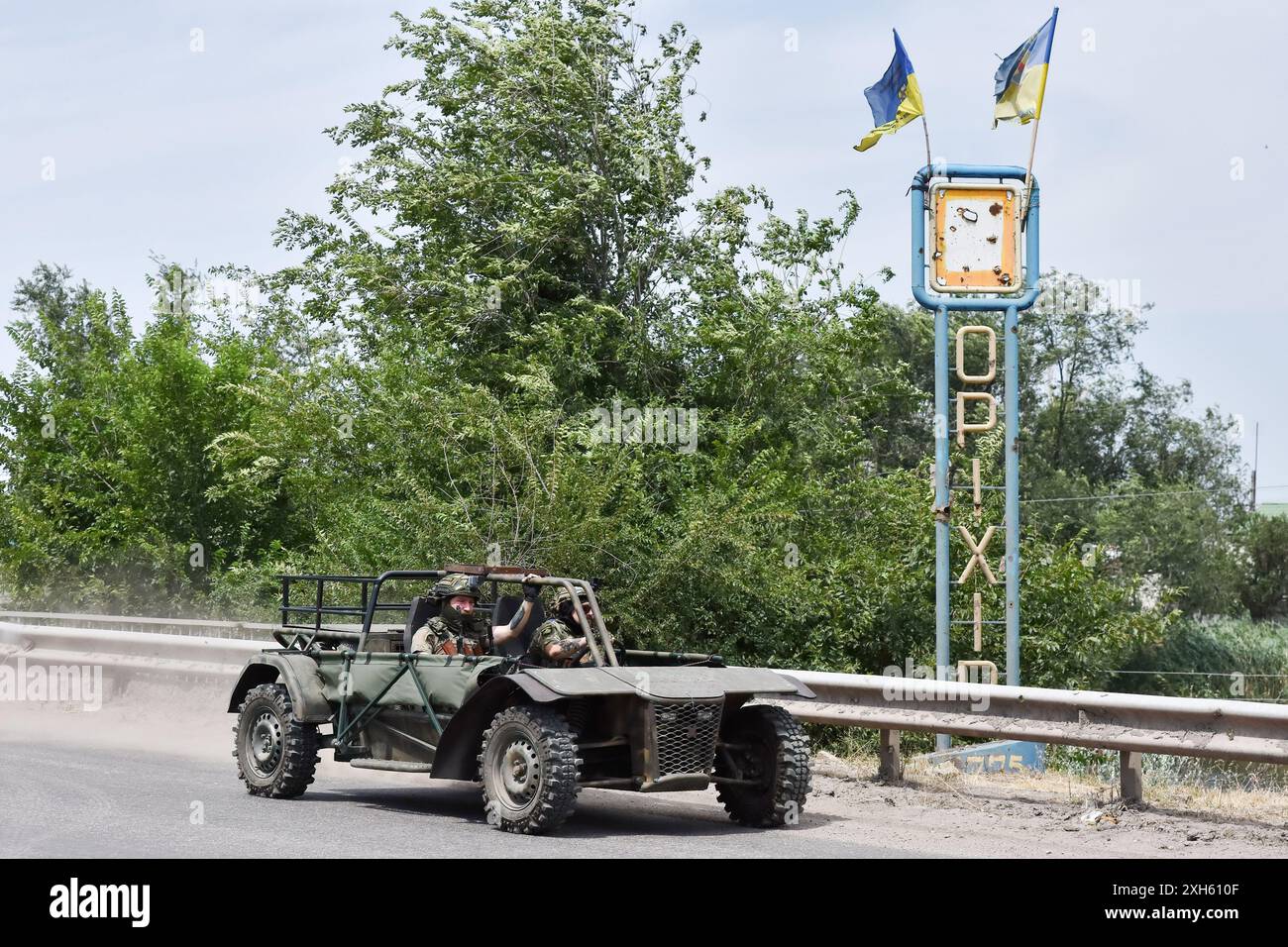 Ukrainian soldiers from the evacuation team of 65th Separate Mechanized ...