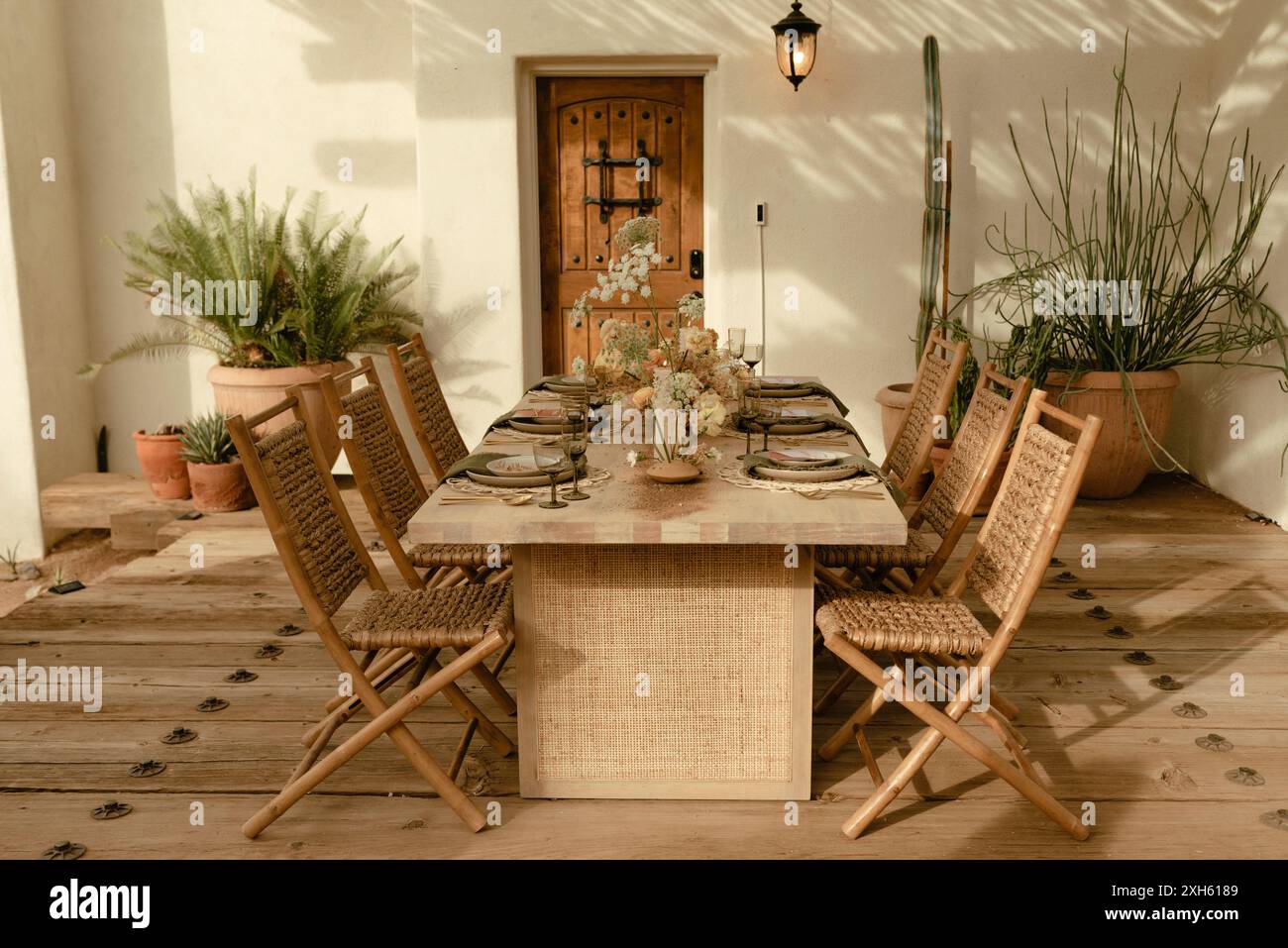 Table and chairs setting hi-res stock photography and images - Alamy
