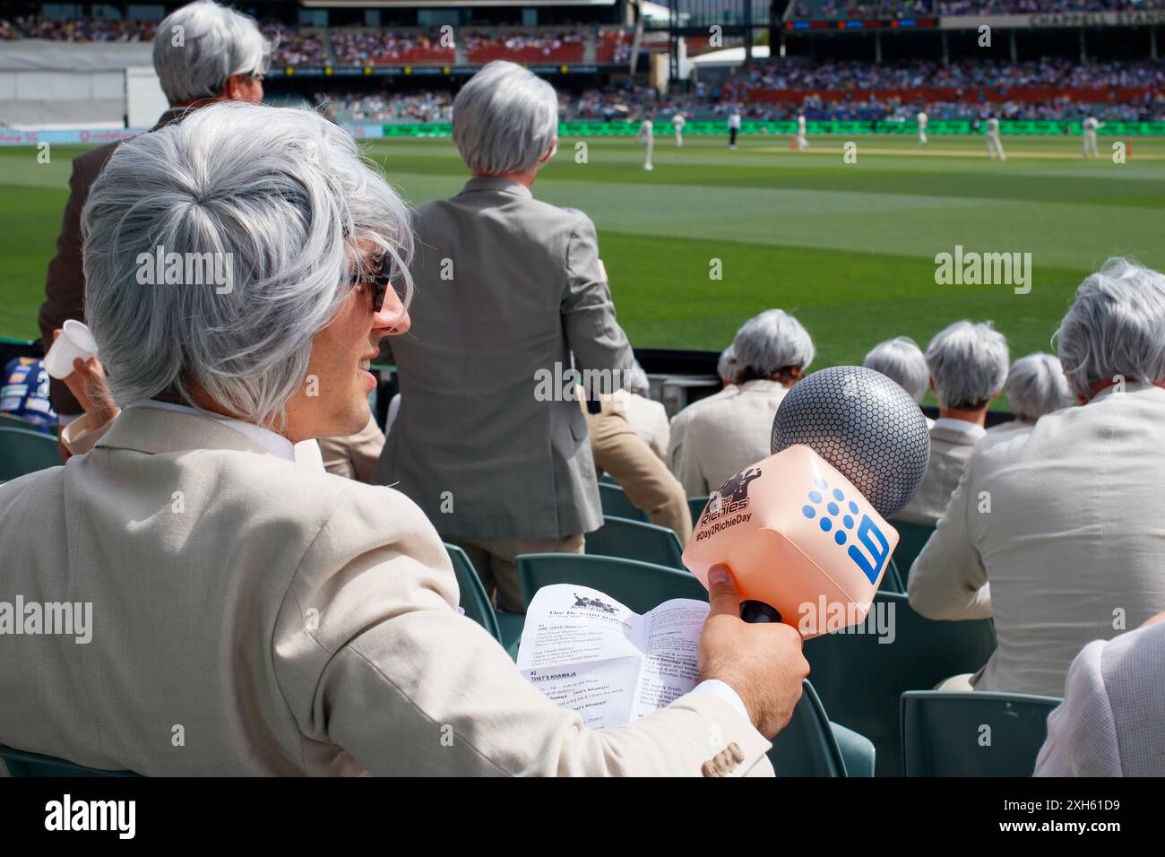 Richie benaud crowd hi-res stock photography and images - Alamy