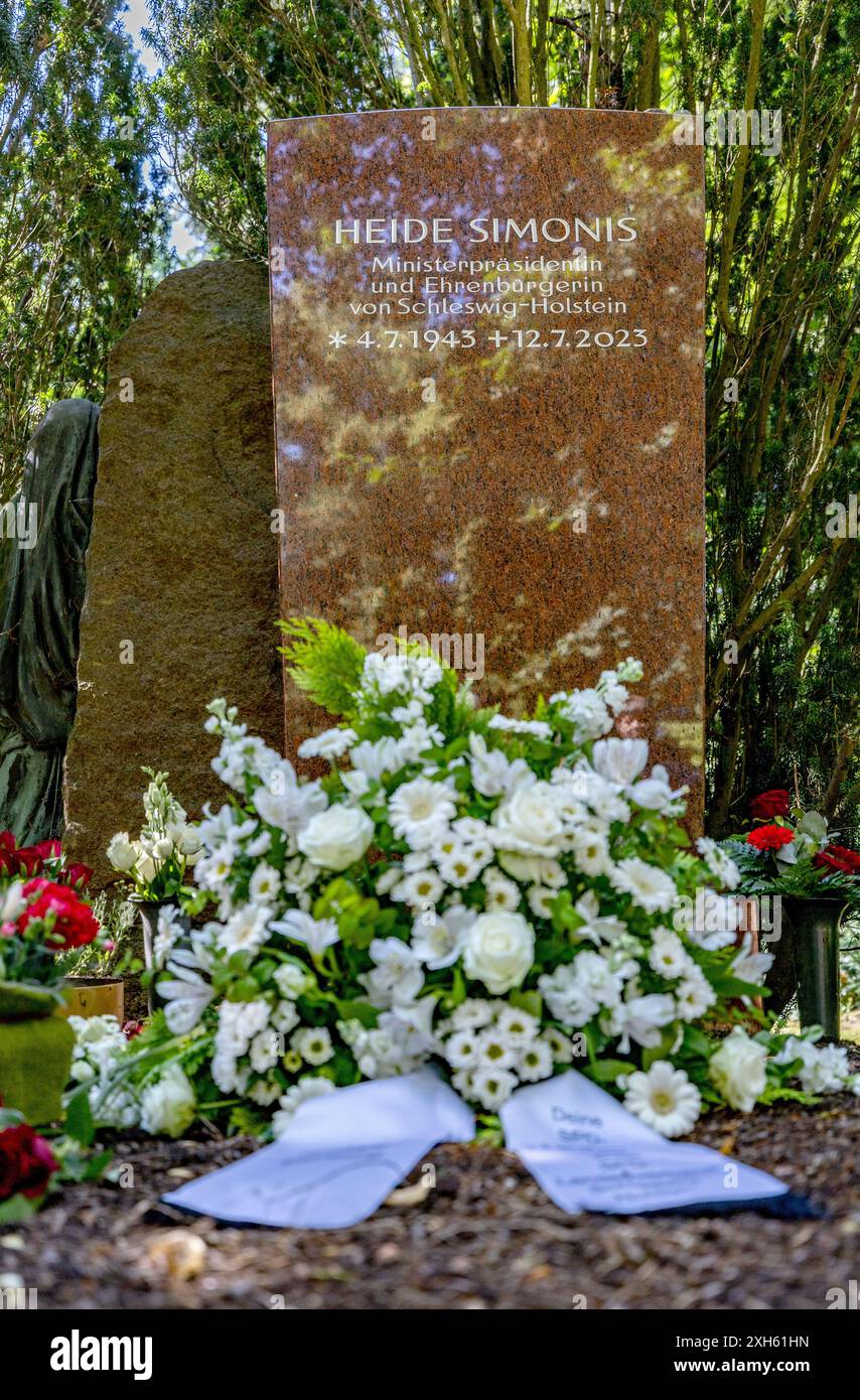 Kiel, Germany. 12th July, 2024. Flowers adorn the grave of Heide ...