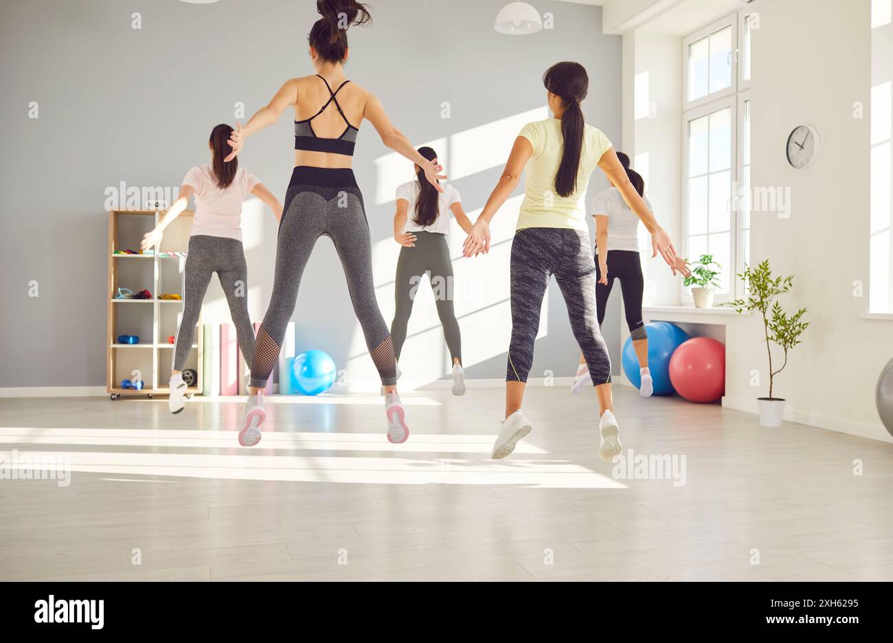 Group young friends doing jump hi-res stock photography and images - Alamy