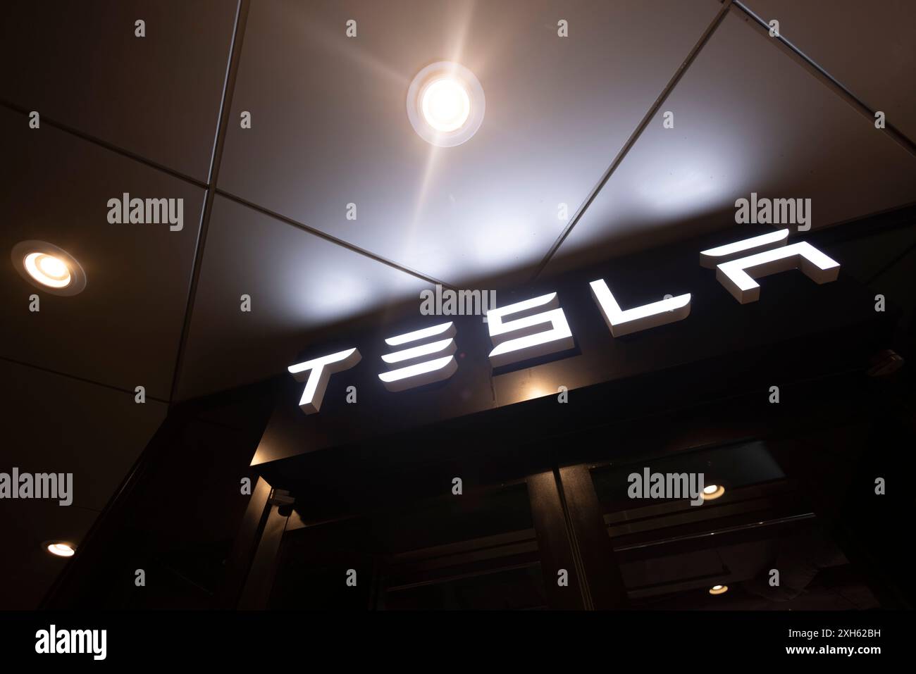Tesla japan not train not vehicle hi-res stock photography and images ...