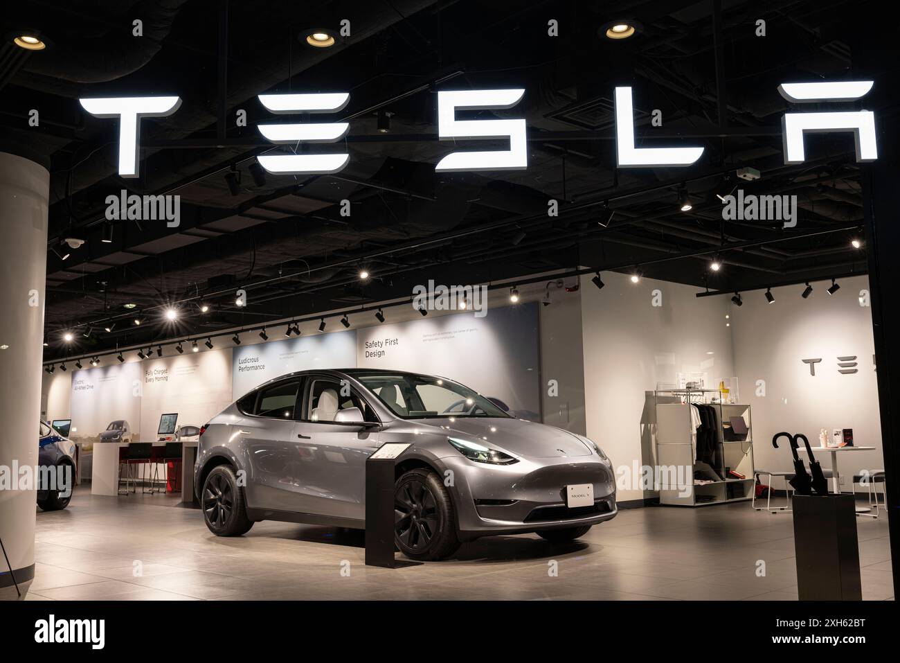 Tesla japan not train not vehicle hi-res stock photography and images ...