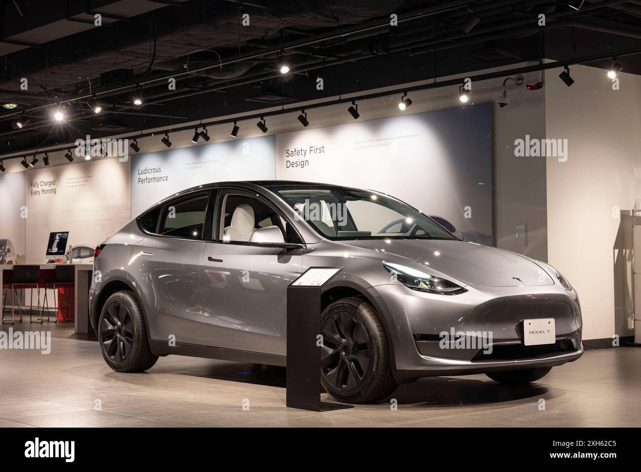 Model y japan hi-res stock photography and images - Alamy
