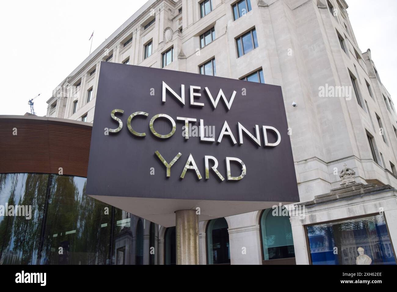 London, UK. 2nd May 2022. New Scotland Yard sign outside Metropolitan ...