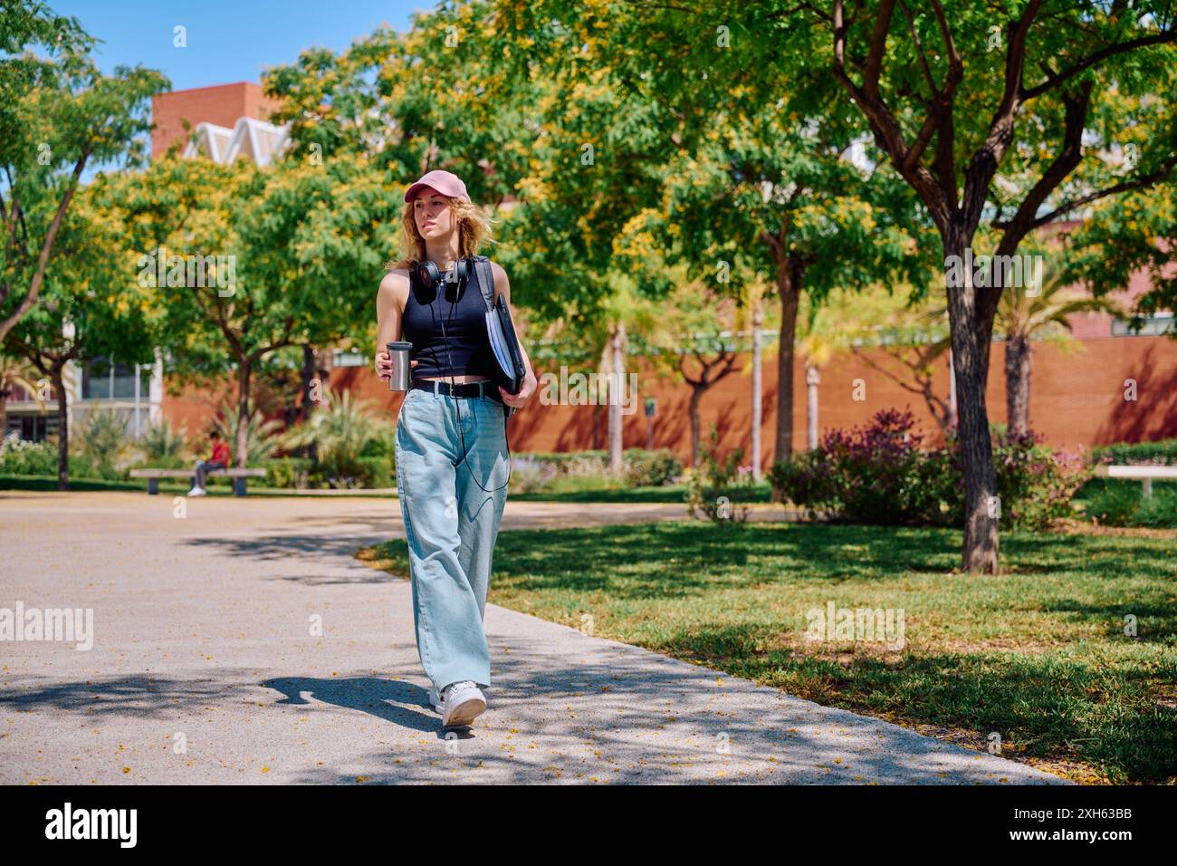 Walking on campus hi-res stock photography and images - Alamy