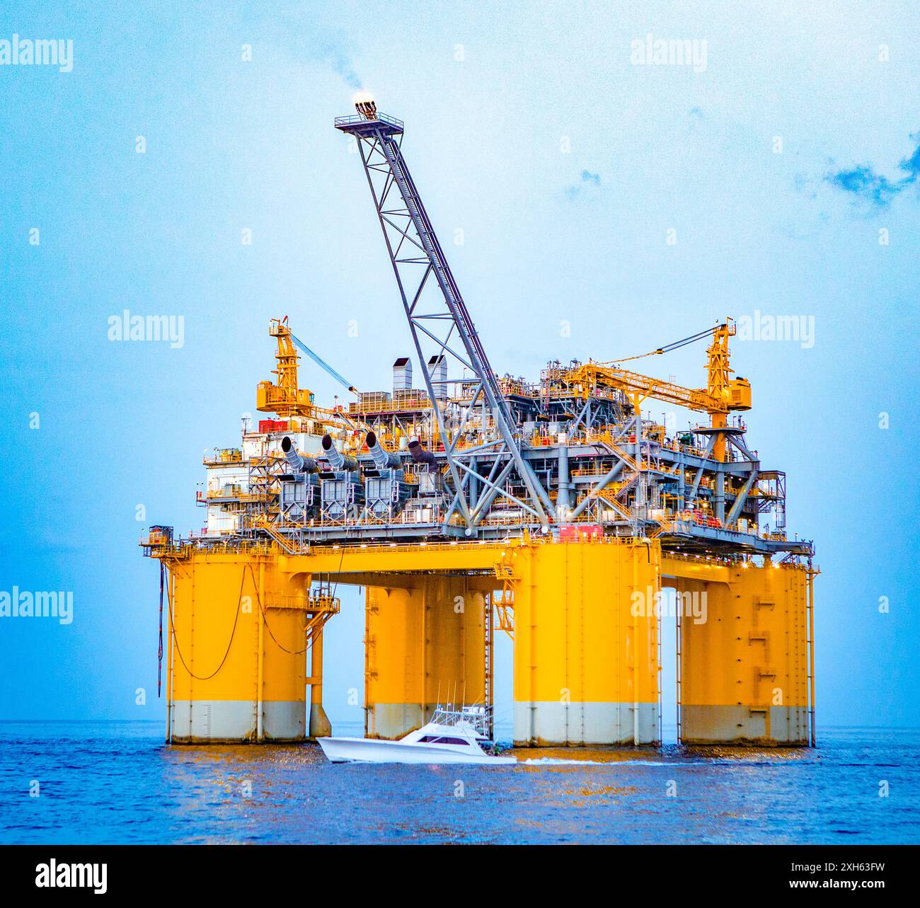 Oil boom boat hi-res stock photography and images - Alamy