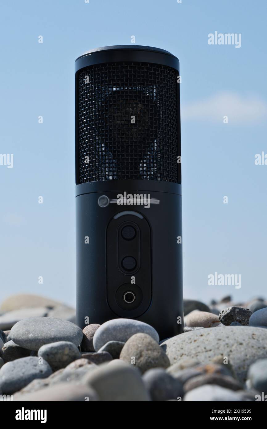 Analog microphone hi-res stock photography and images - Alamy