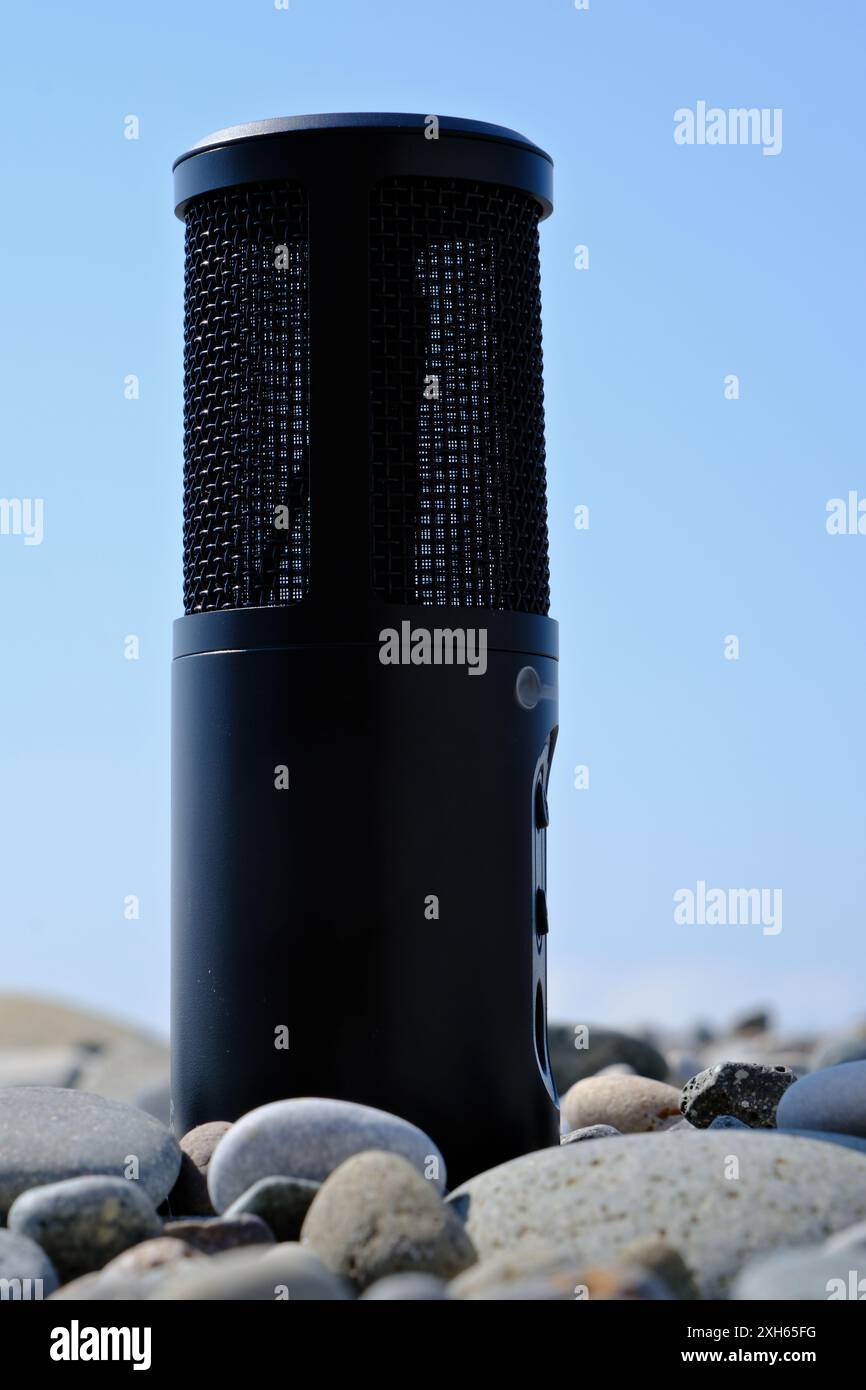 Analog microphone hi-res stock photography and images - Alamy