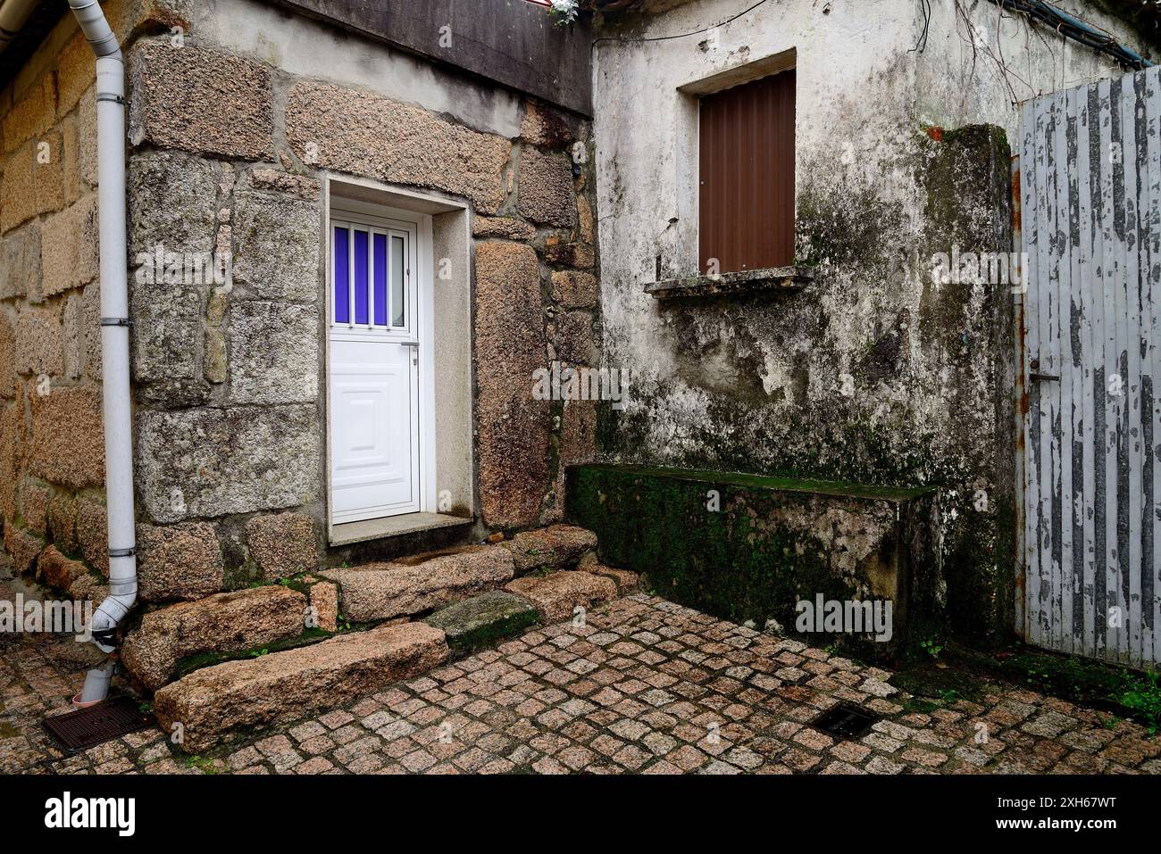 Pavement corner hi-res stock photography and images - Alamy