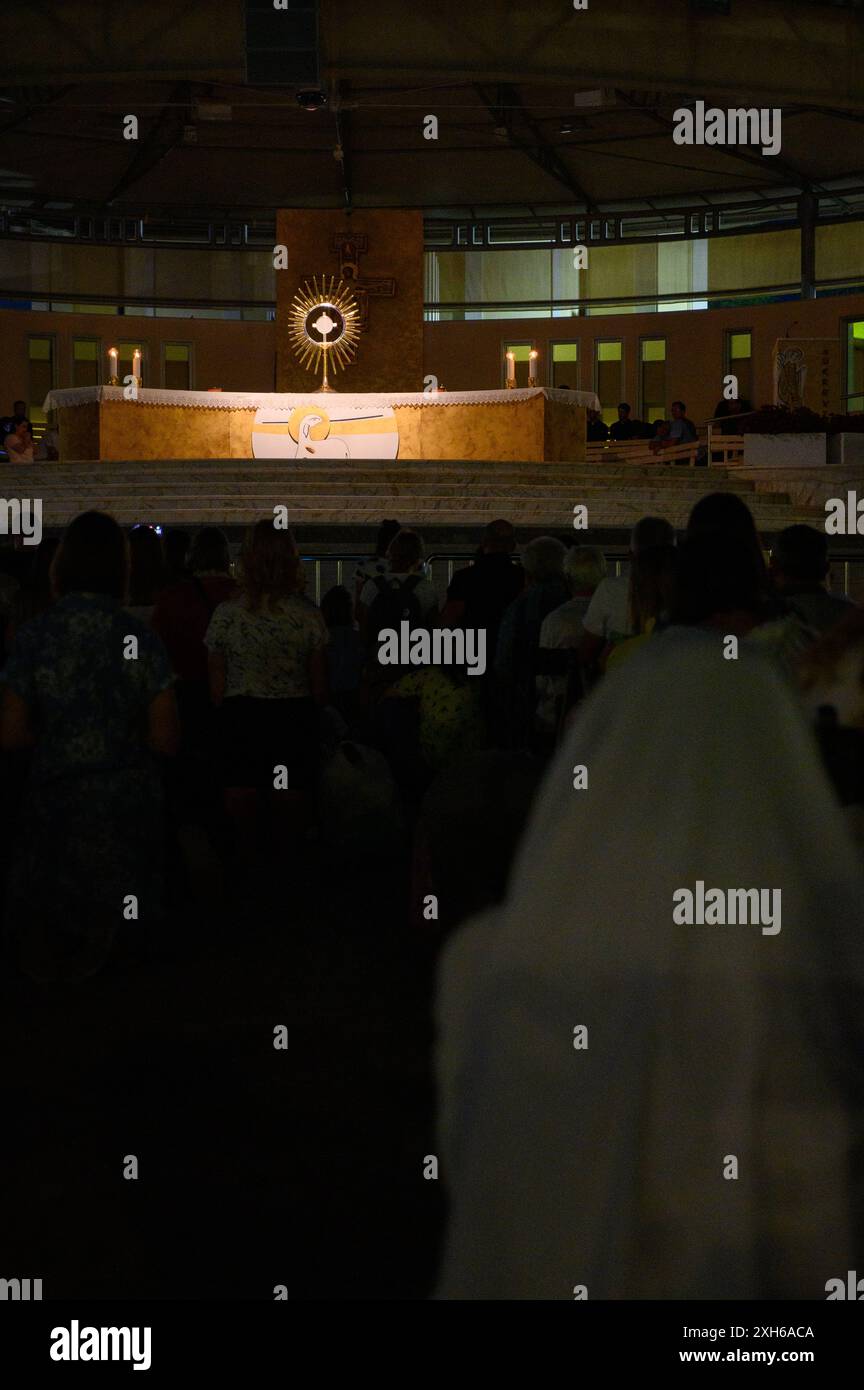 Monstrance with blessed virgin mary hi-res stock photography and images ...