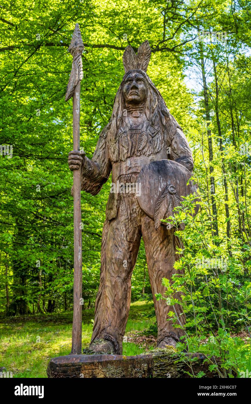 Native american sculpture hi-res stock photography and images - Alamy