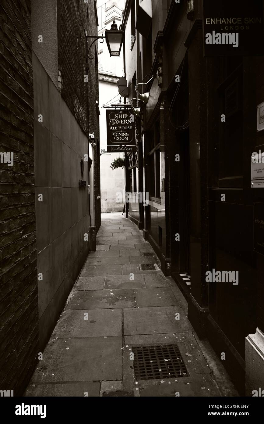 London 19th century alley hi-res stock photography and images - Alamy