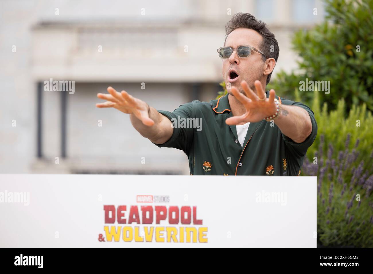 Ryan Reynolds poses for photographers at the photo call for the film ...