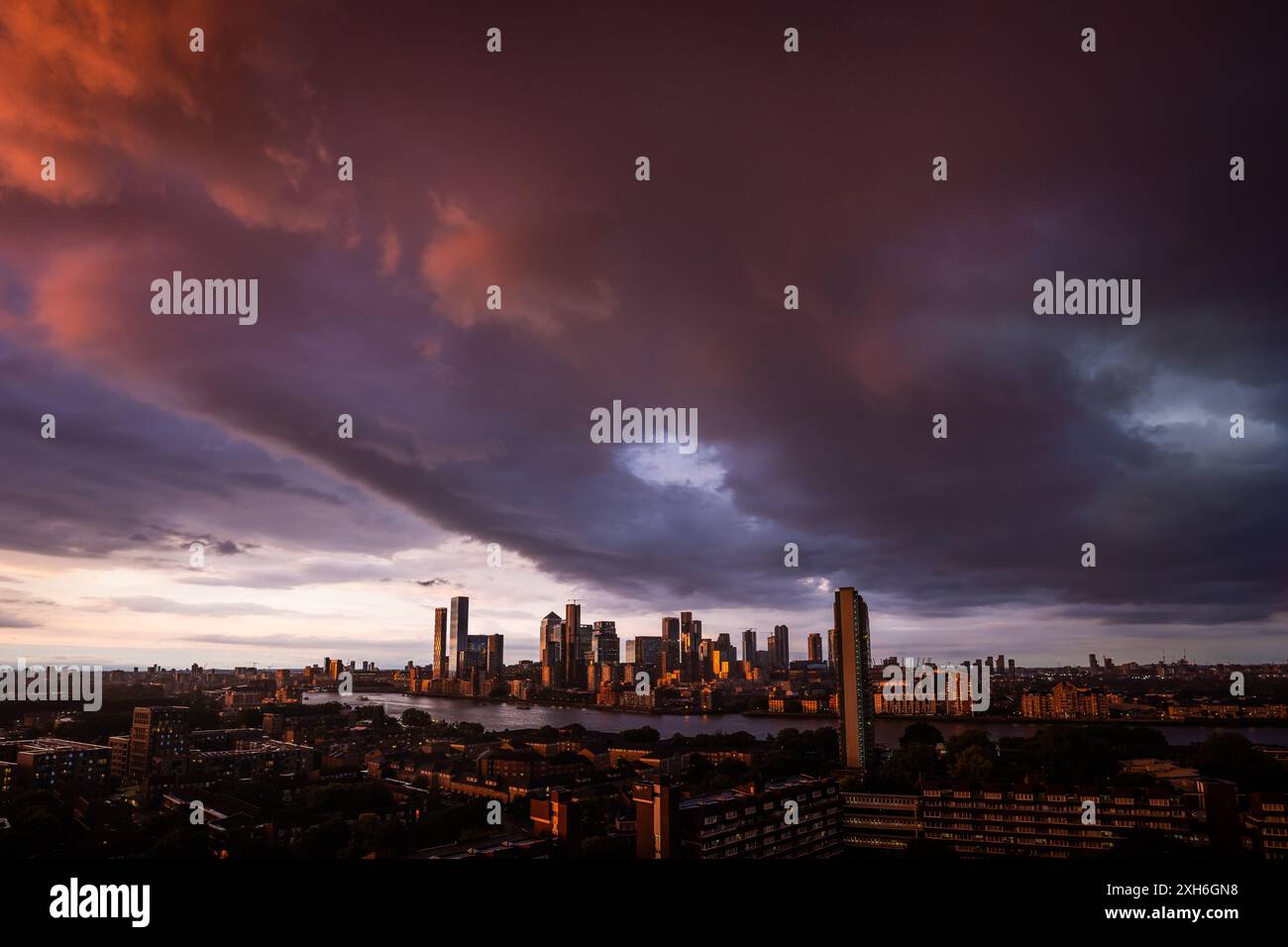 London, UK. 11th July 2024. UK Weather: Striking deep sunset colours ...
