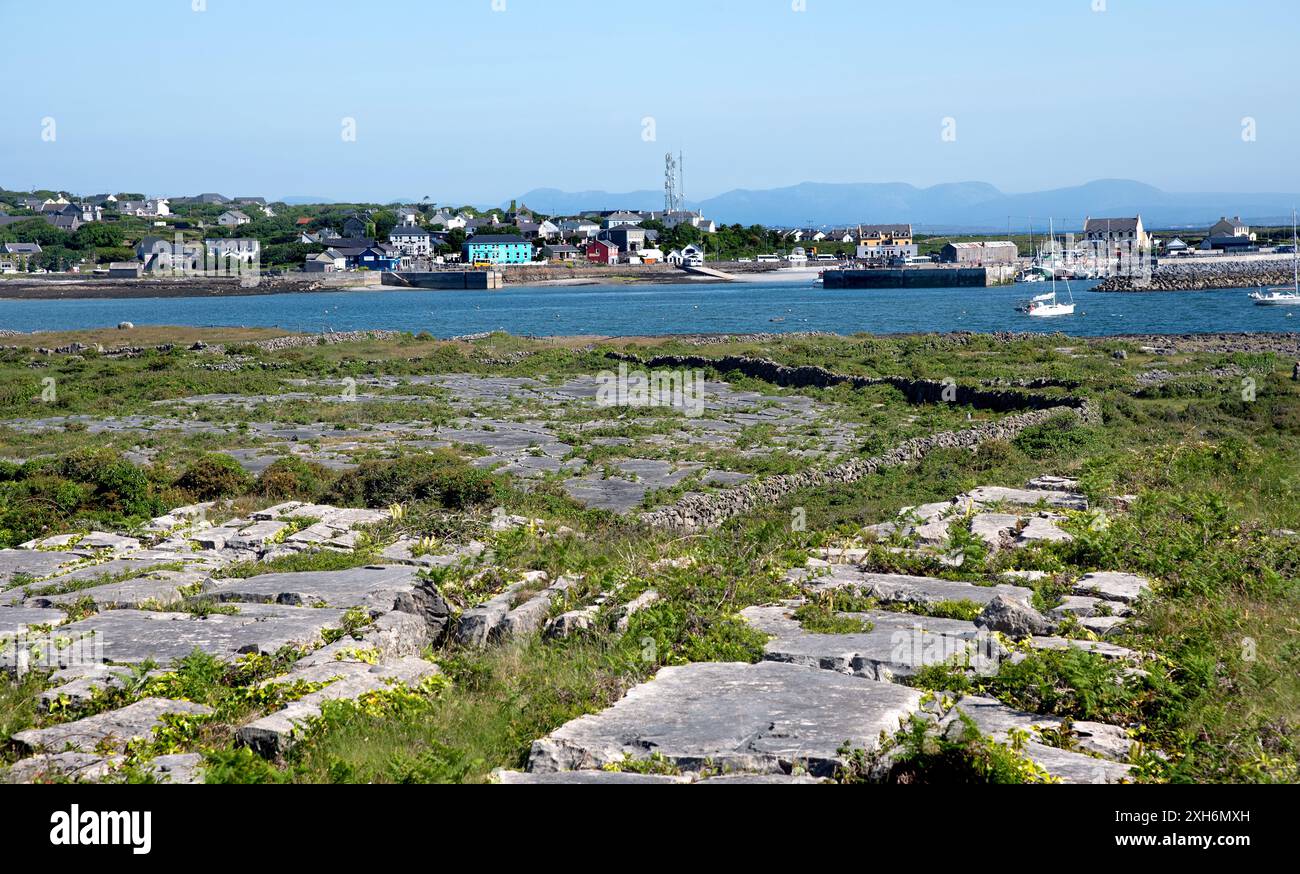 Kilronan harbour village hi-res stock photography and images - Alamy