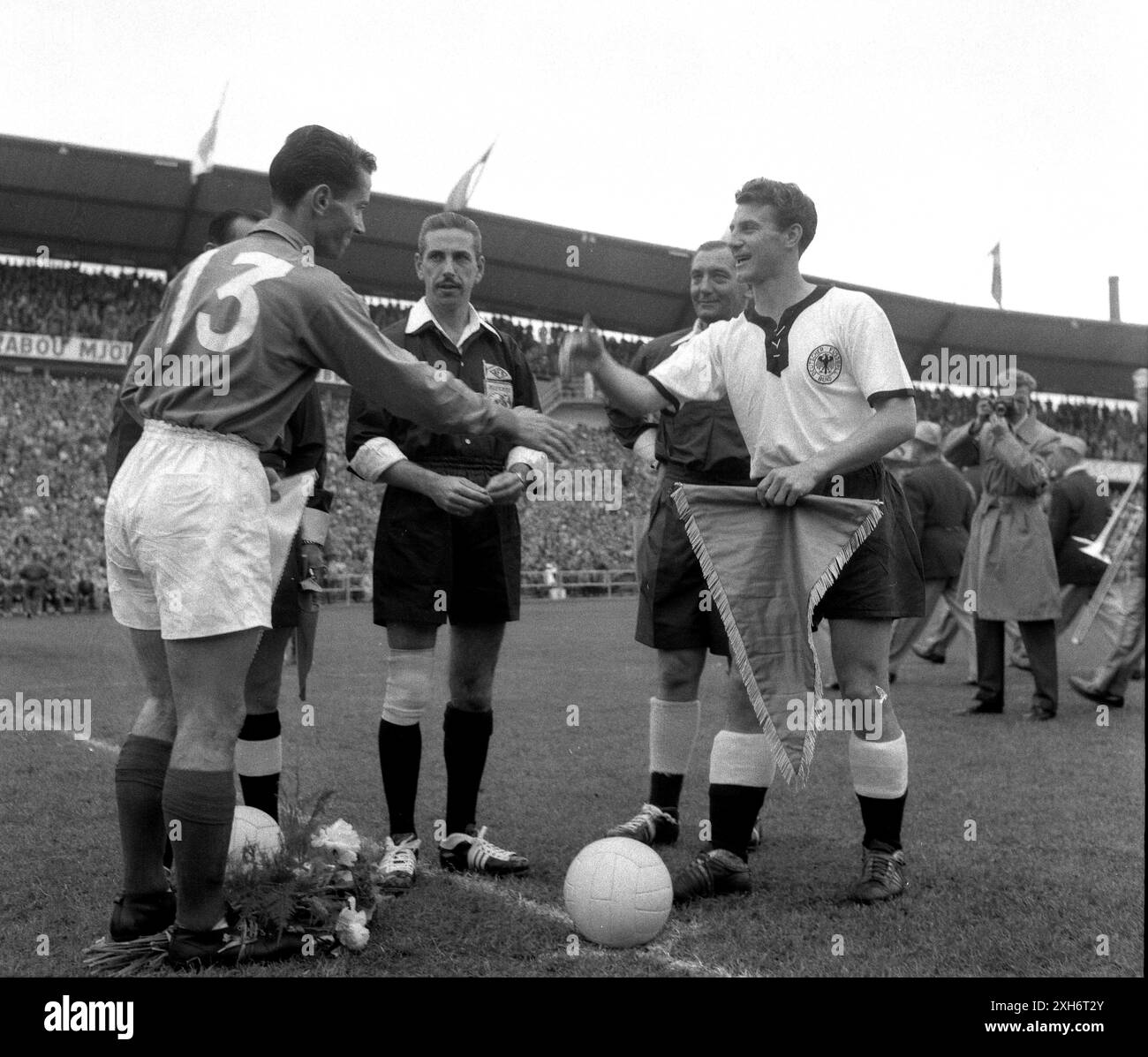 Referee soccer match Black and White Stock Photos & Images - Alamy