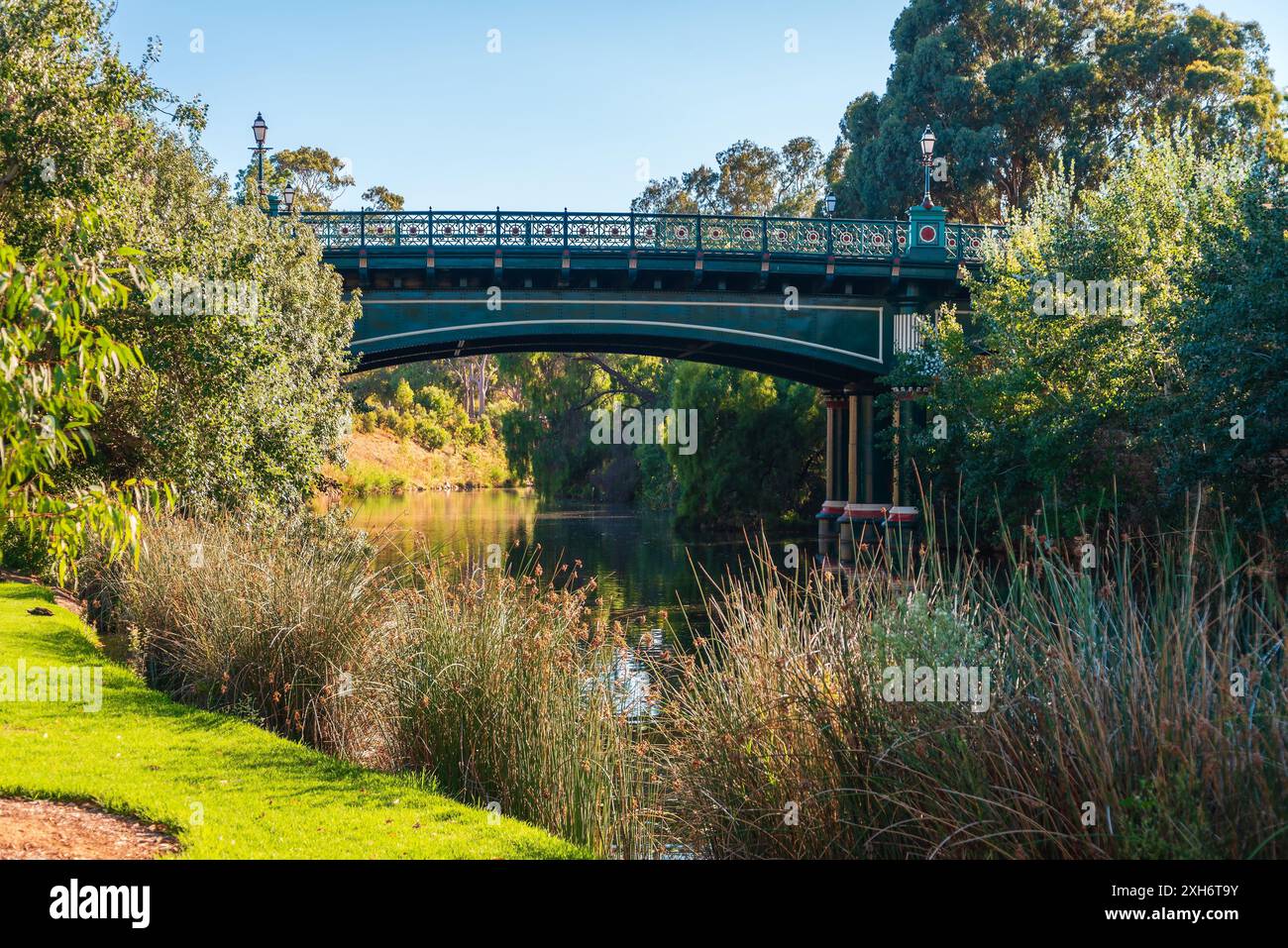 Old Albert Bridge over the River Torrens in Adelaide city on a day ...