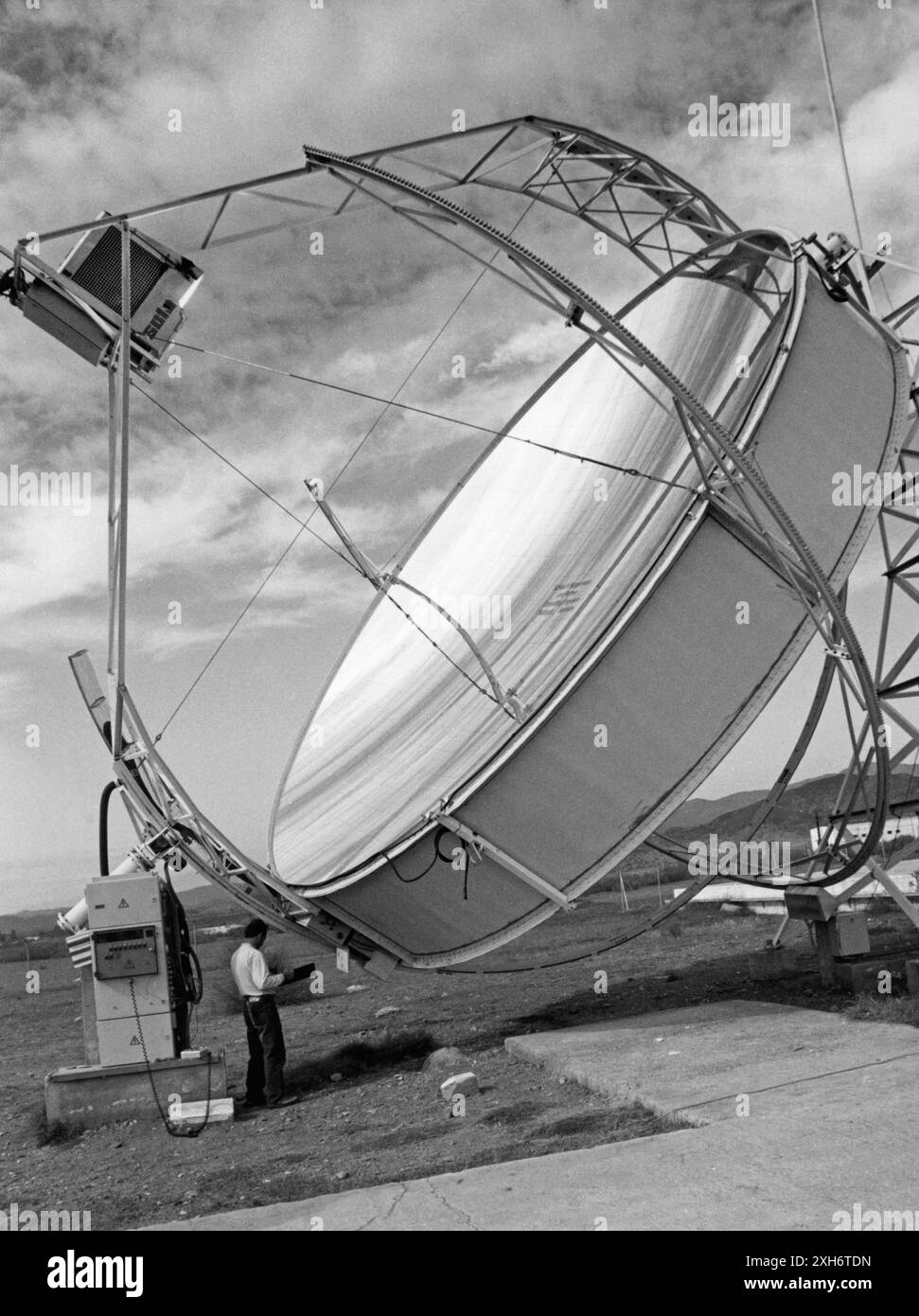 Concave mirror with Stirling engine for power generation at the Almeria ...