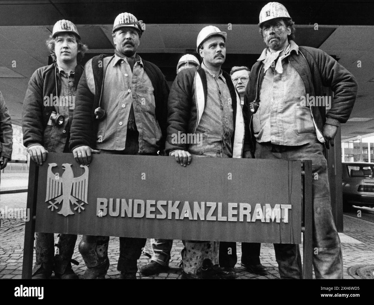Miners from the Hugo colliery in Gelsenkirchen demonstrate in front of ...