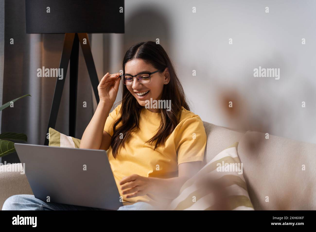 Study sesh vibes. This young student is owning her home study setup ...