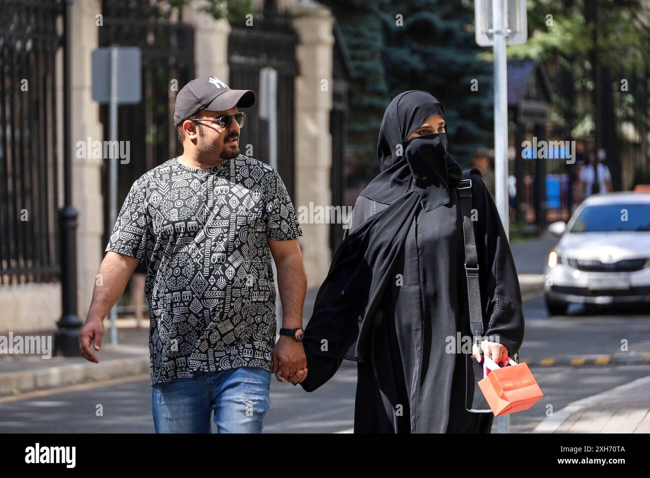 Muslim woman walking on street hi-res stock photography and images - Alamy