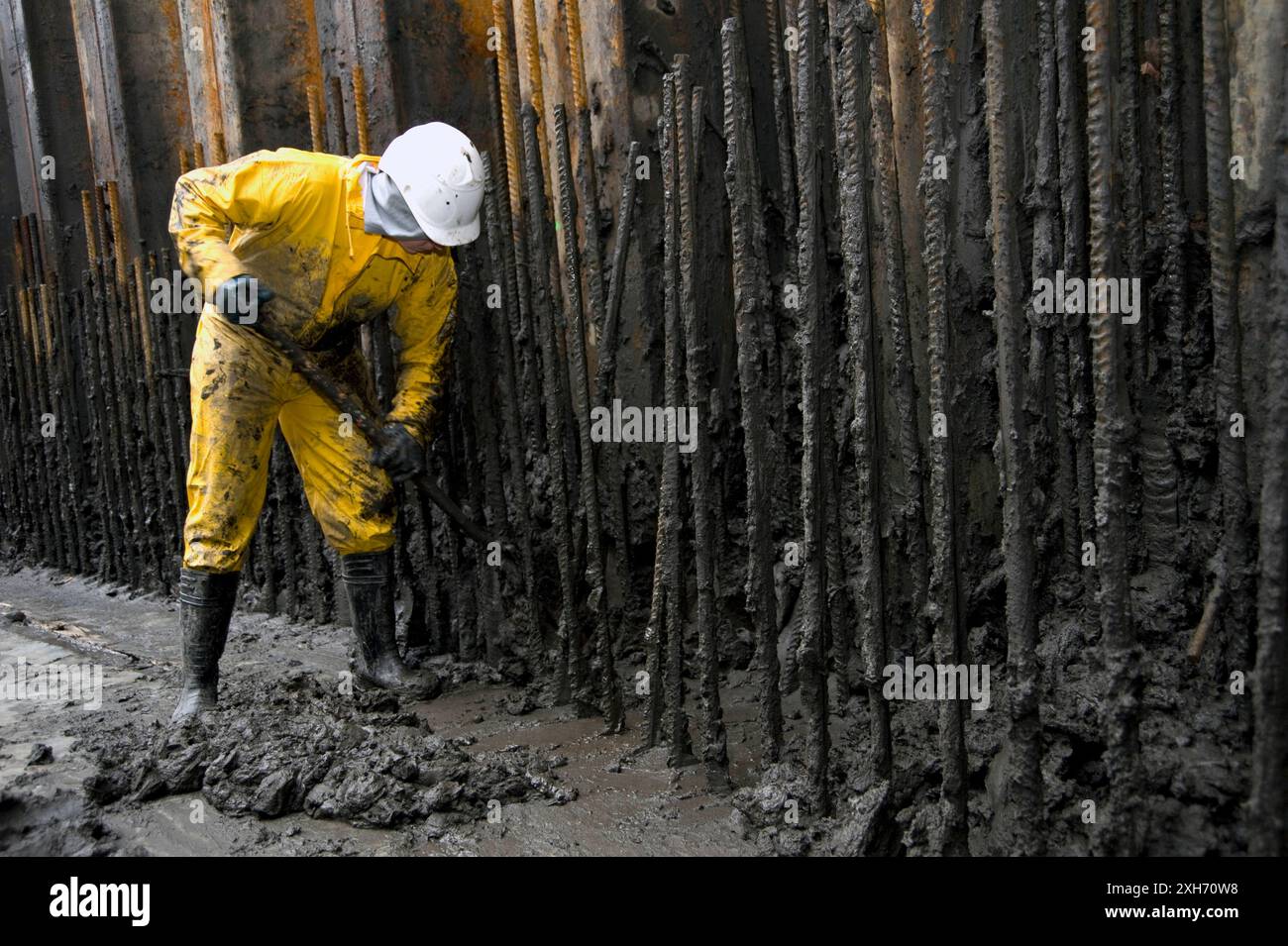 Cleaning up river hi-res stock photography and images - Alamy
